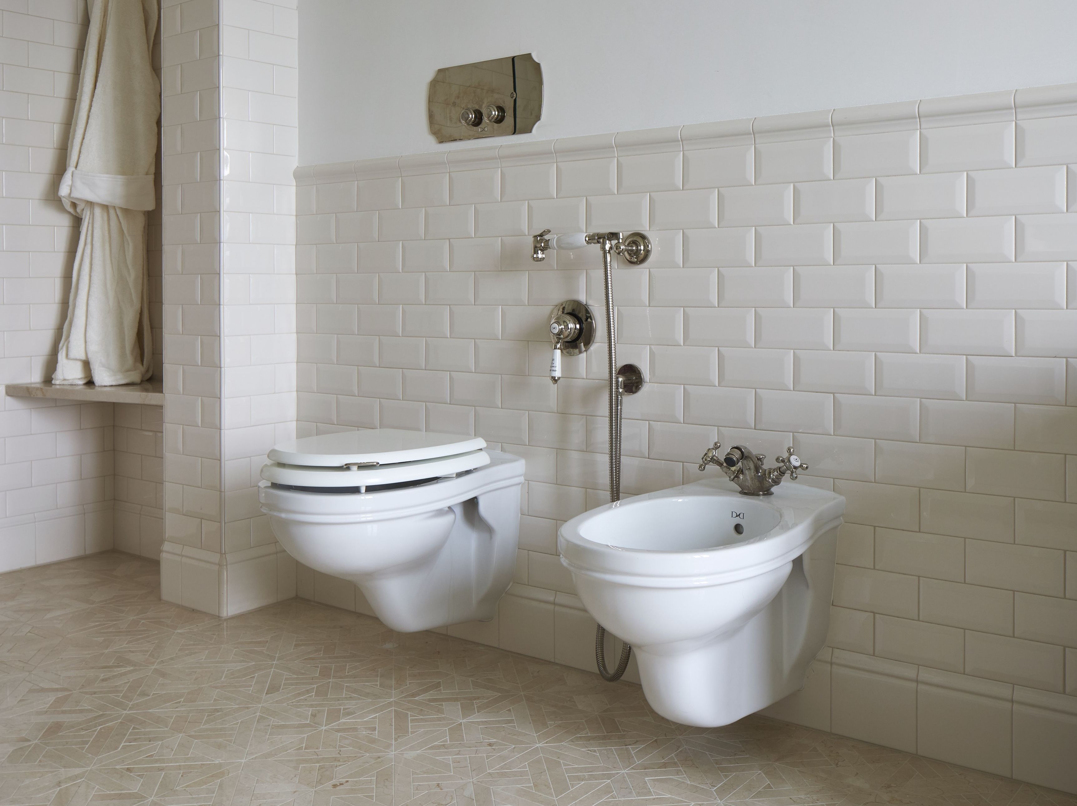 ROSE Wall-hung ceramic toilet By Devon&Devon