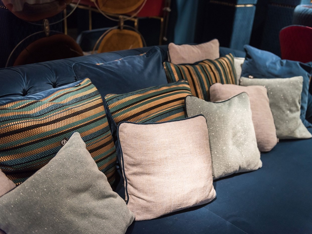 ROUND Tufted sofa By VGnewtrend