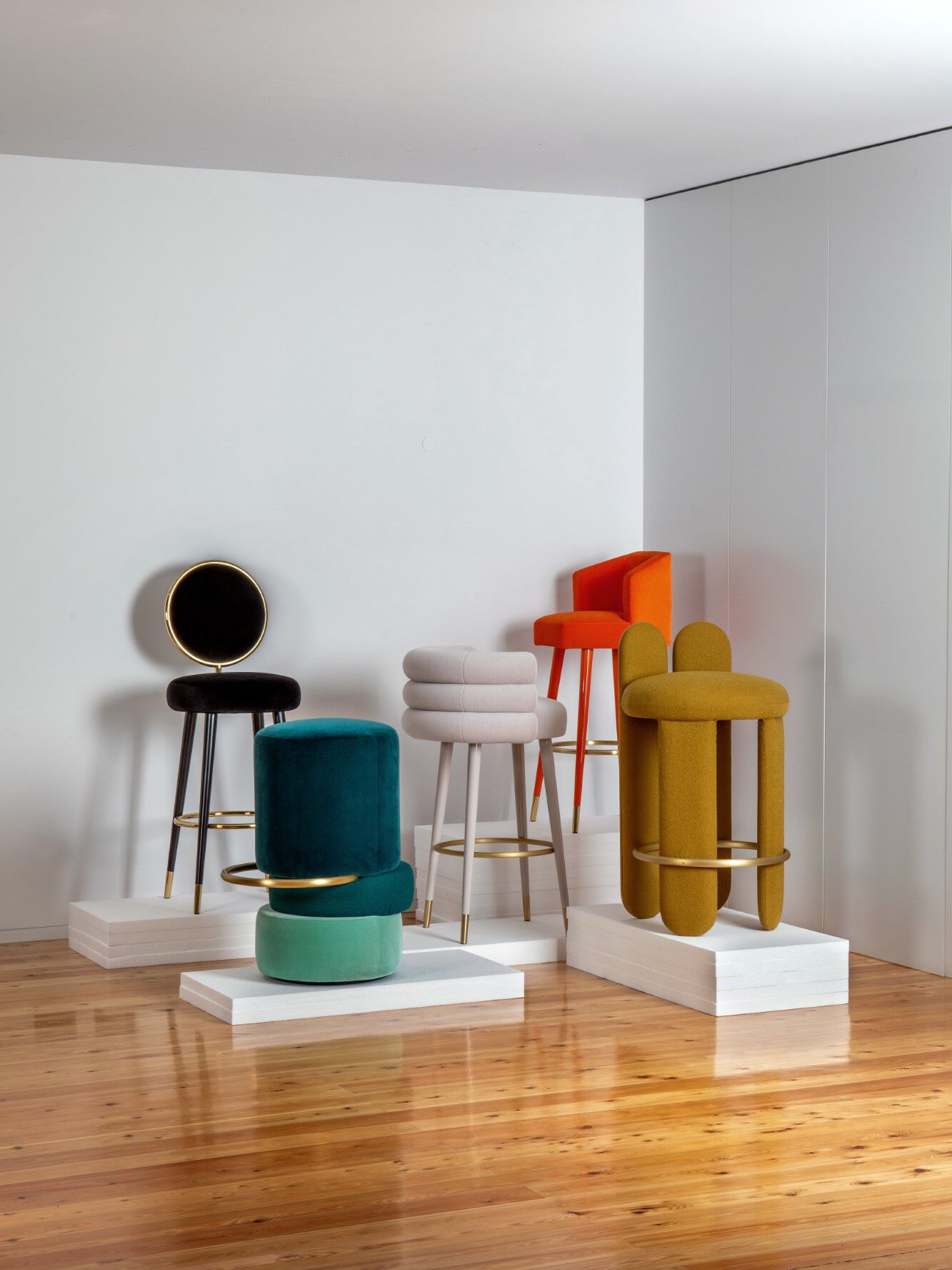 GLAZY | High stool High wooden stool with footrest By ROYAL STRANGER