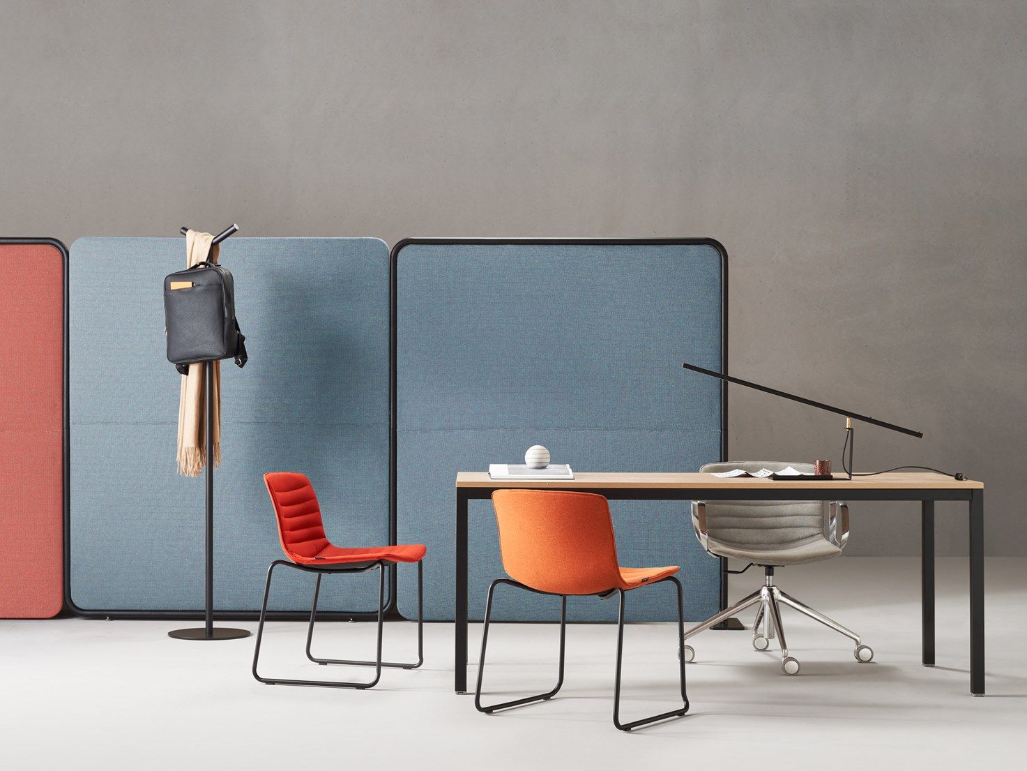 RUDY Sled base upholstered reception chair By Quinti Sedute