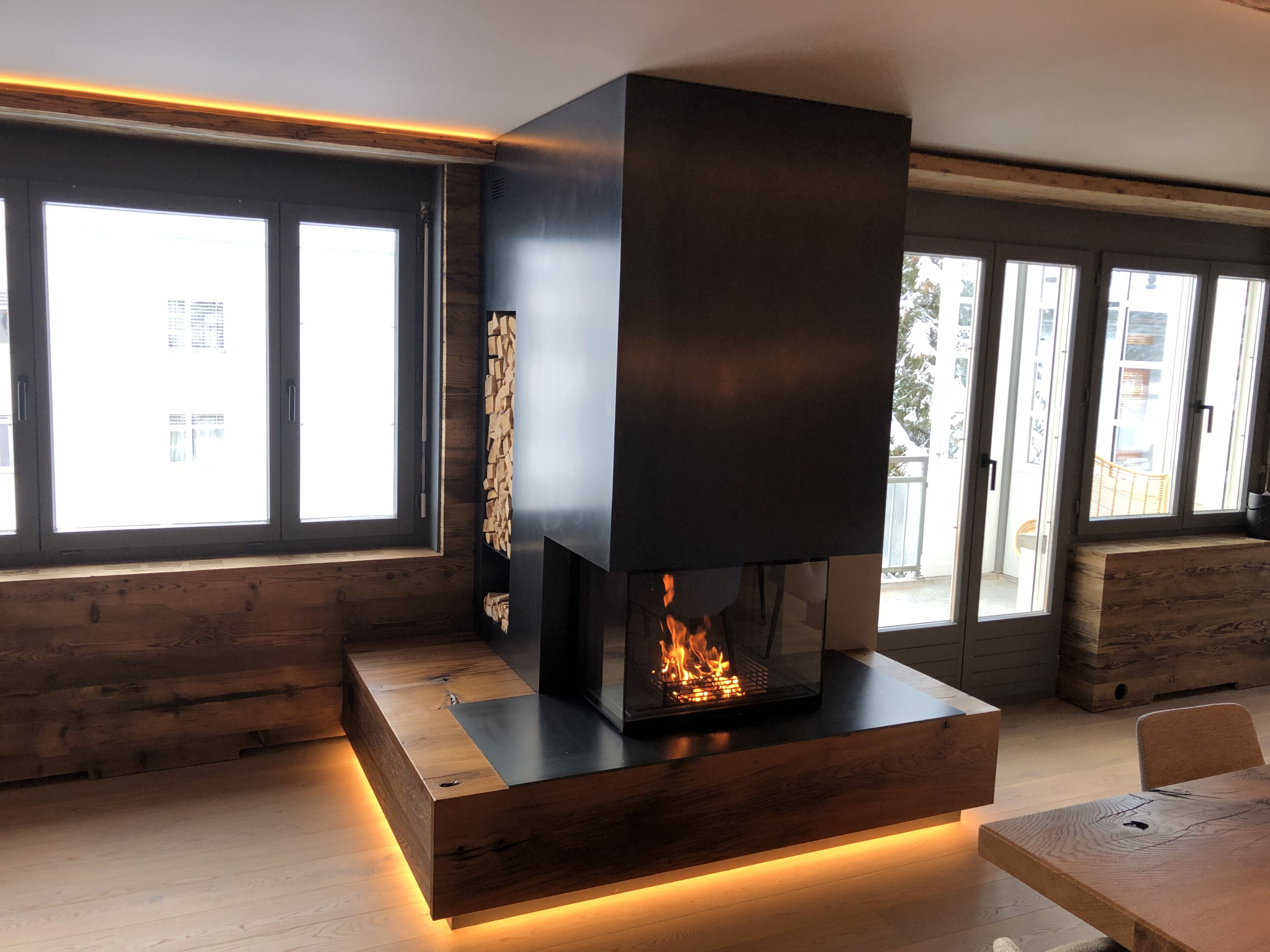 RIII 55x80x46 Star Wood-burning 3-sided fireplace By RUEGG