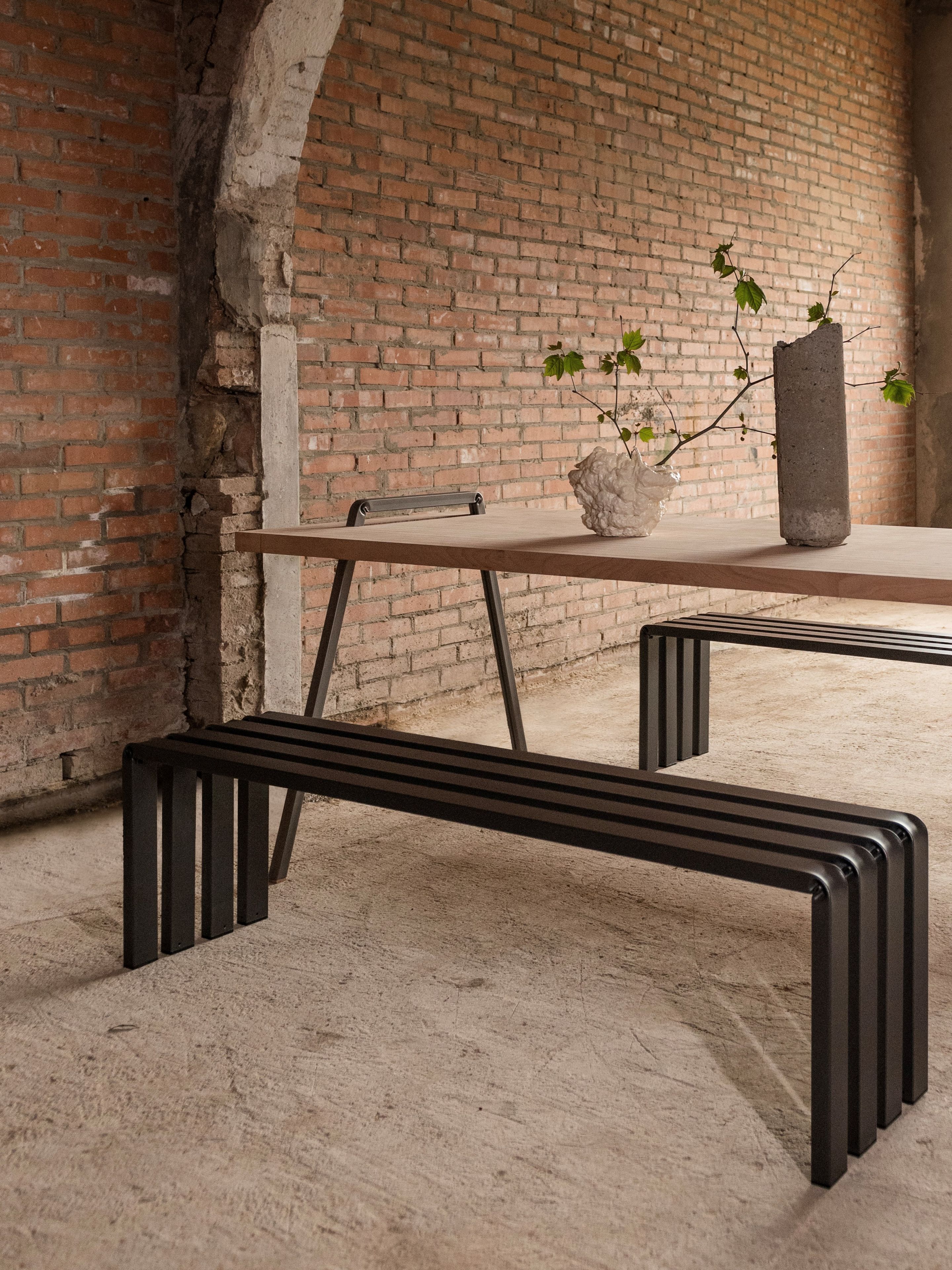 RUNWAY | Steel bench By Situér