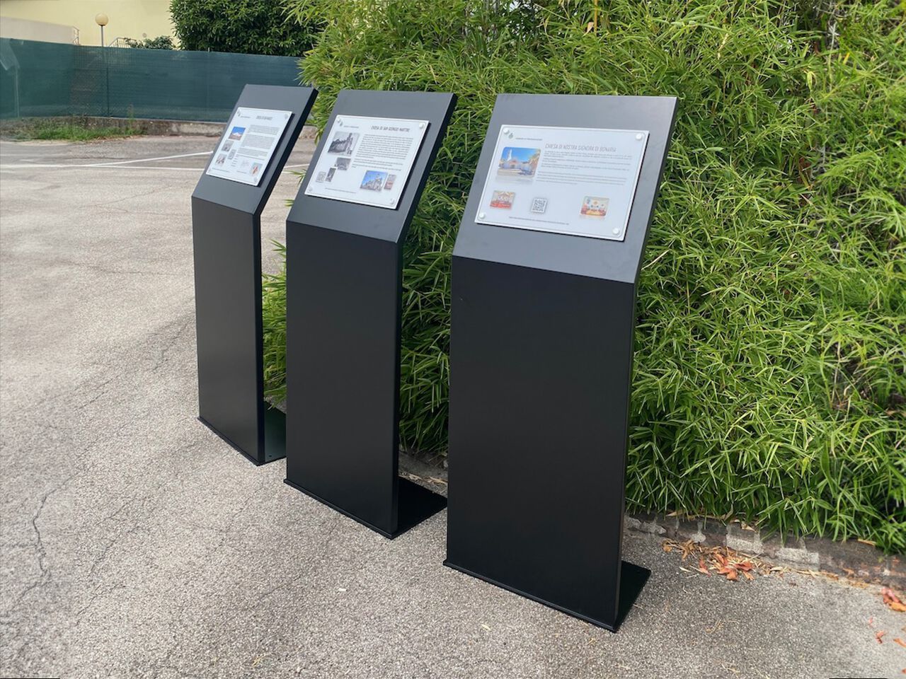 PAINTED STEEL LECTERN Information stand By Remor