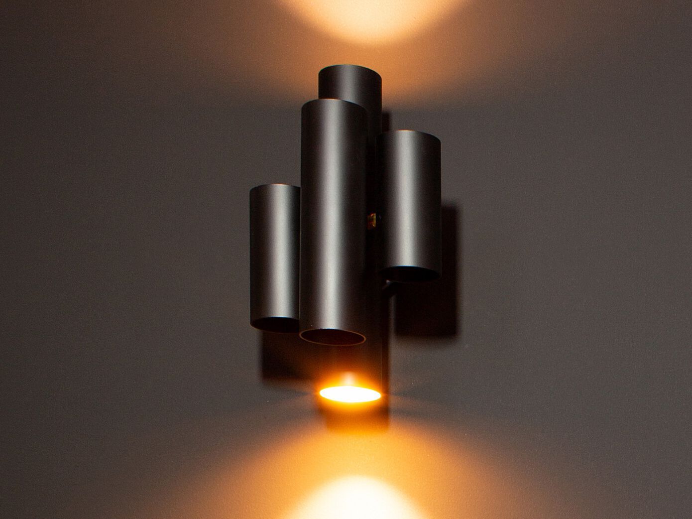 TUBOLAR Wall lamp By Renzo Serafini