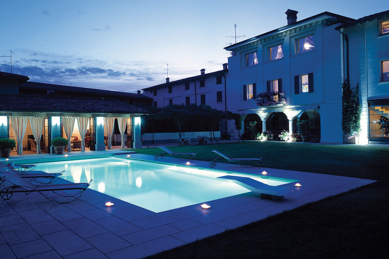 Restaurant swimming pools By BAIRES