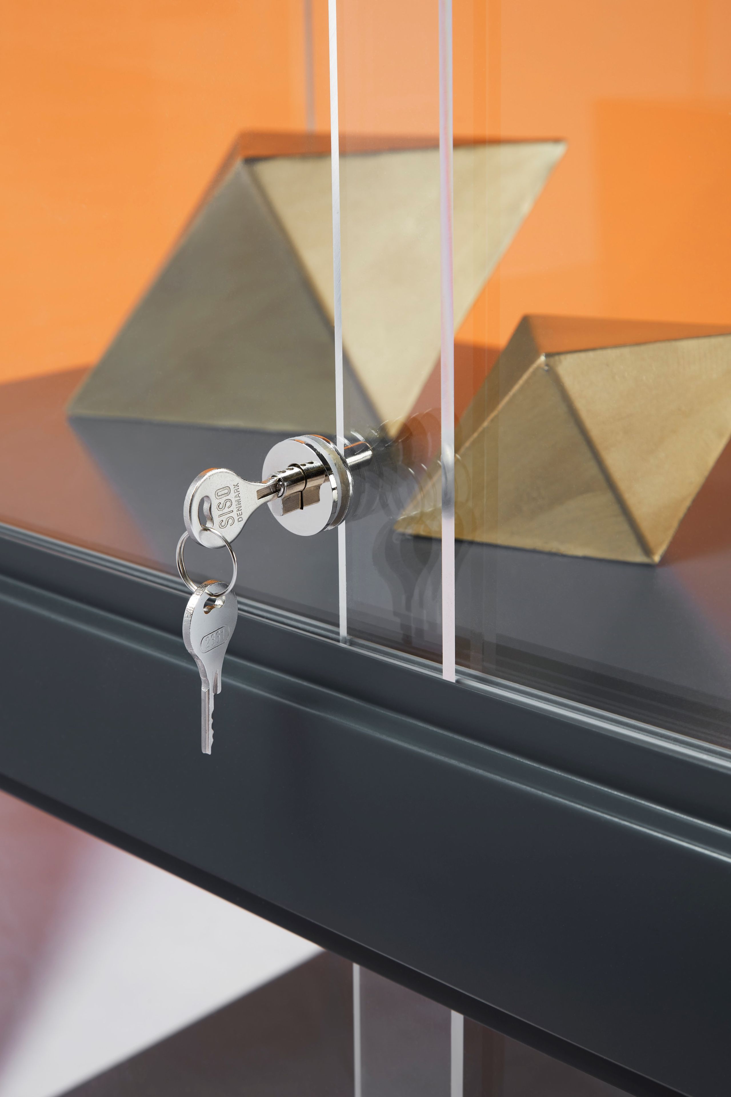 Retail display case By Made Design