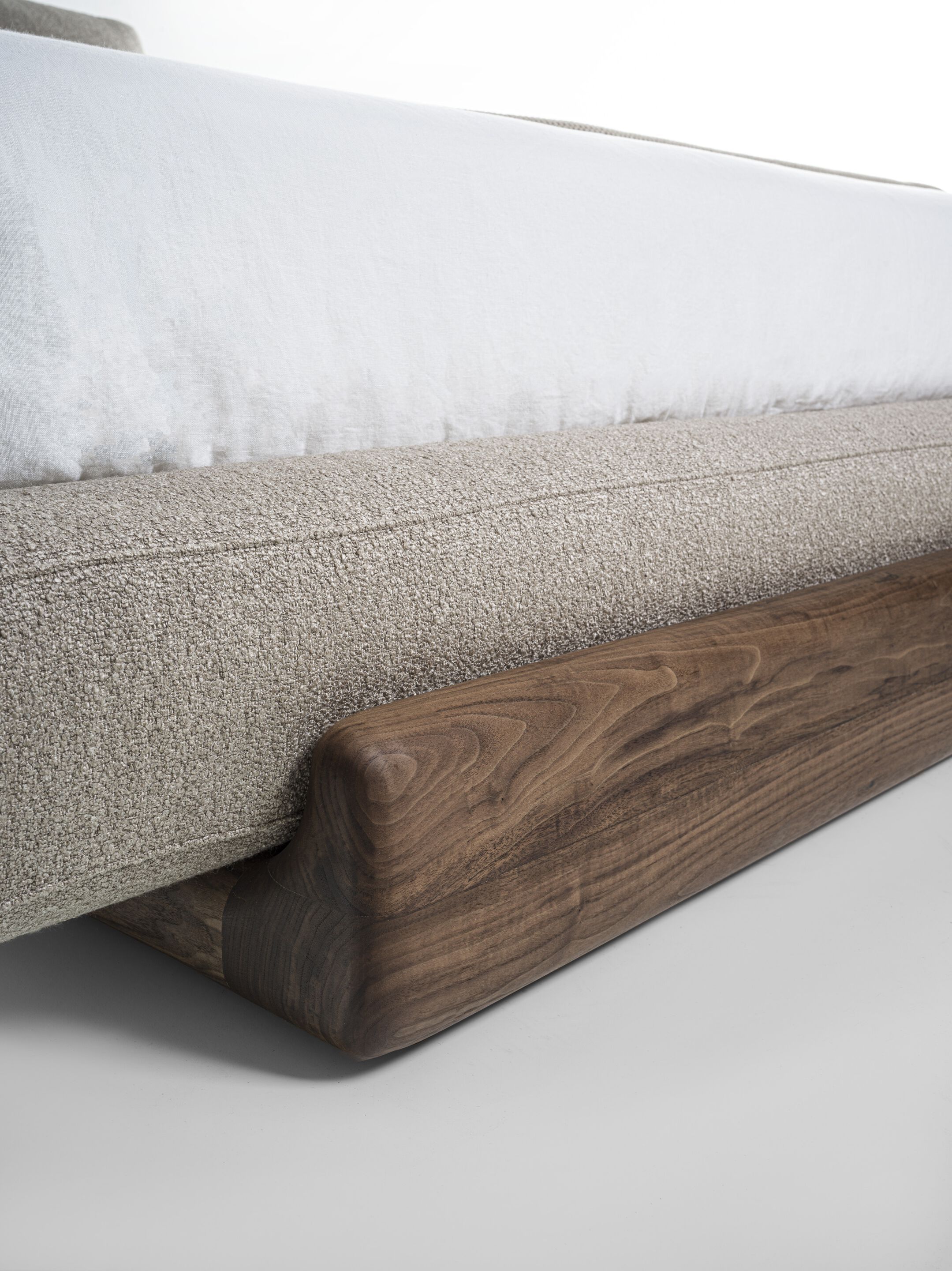 SOSPIRO Upholstered double bed By Riva 1920