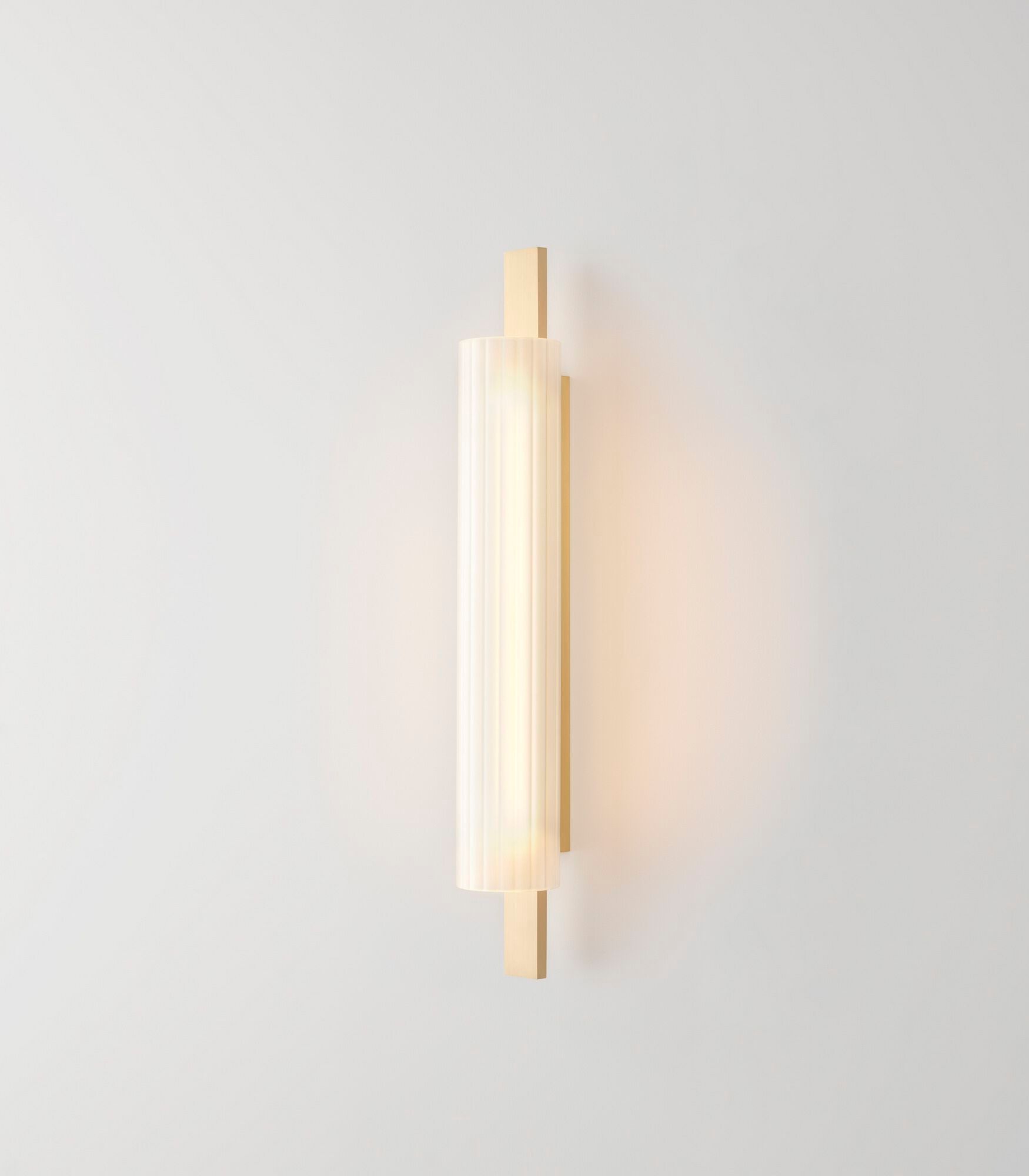 VOLANT Wall lamp By Ross Gardam