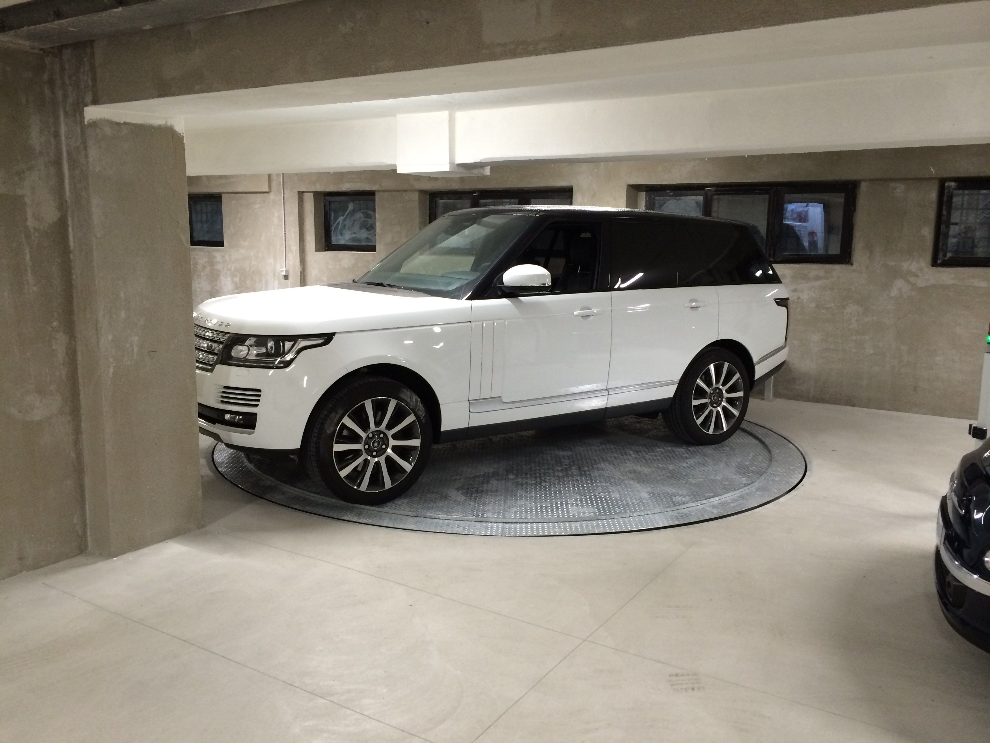 Rotating platform Plataforma rotativa e de deslocamento linear para ...