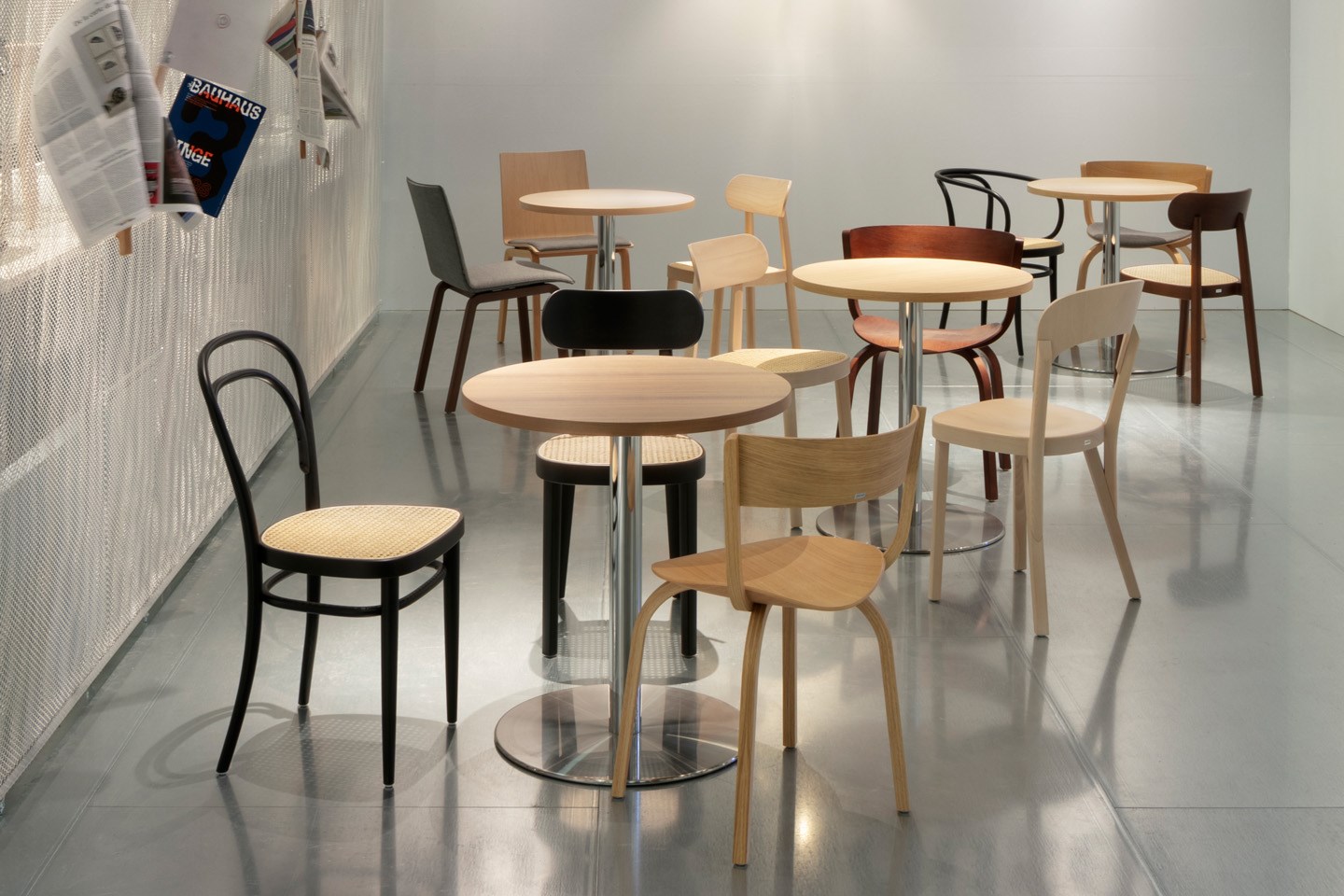 S 1123 Round stainless steel and wood table By Thonet | design James Irvine