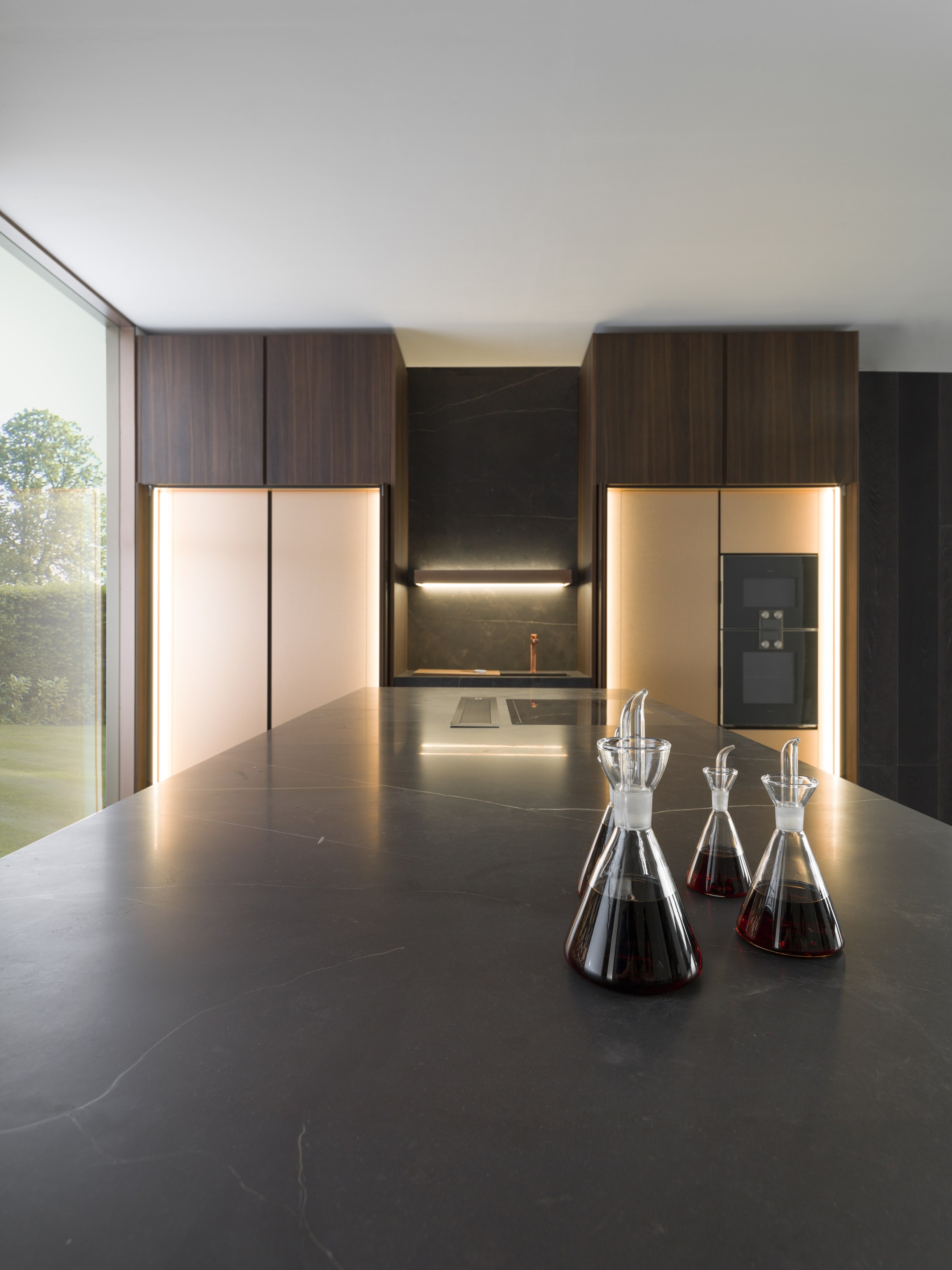 Fitted kitchen with island SAFFRON By GAMADECOR design Ramon Esteve Estudio