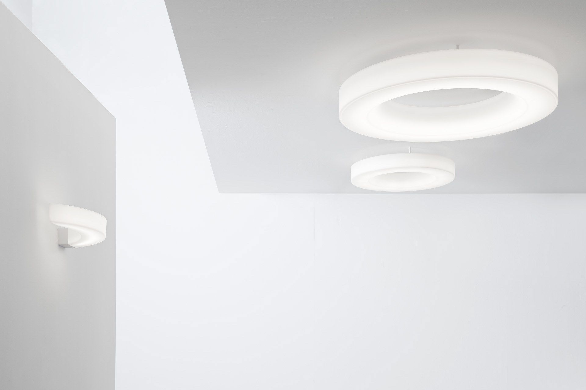 SATURN LED polyethylene ceiling light By Stilnovo