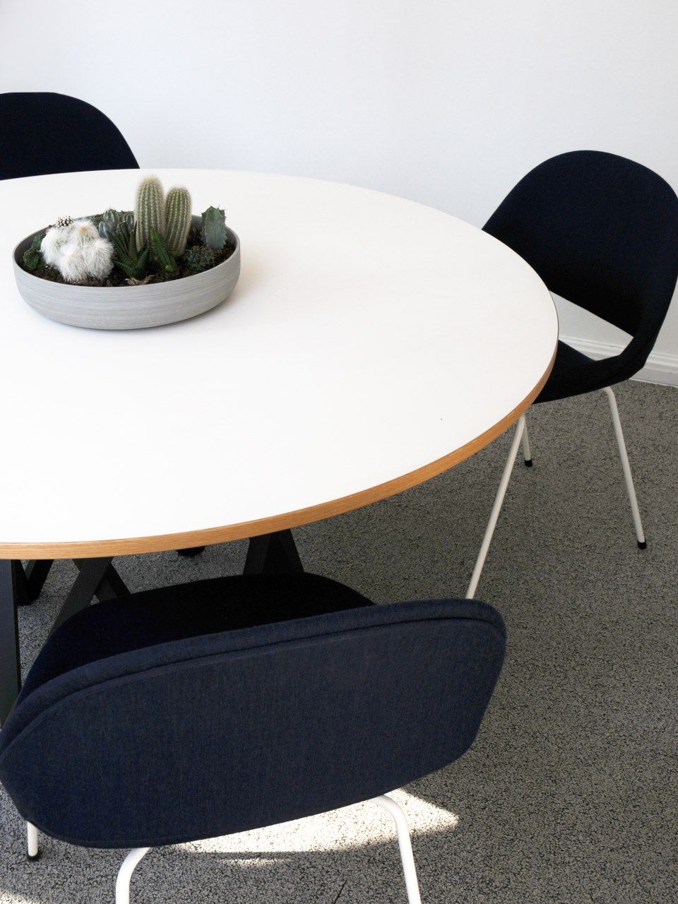 SB55 | Round table By Bulo design Stéphane Beel