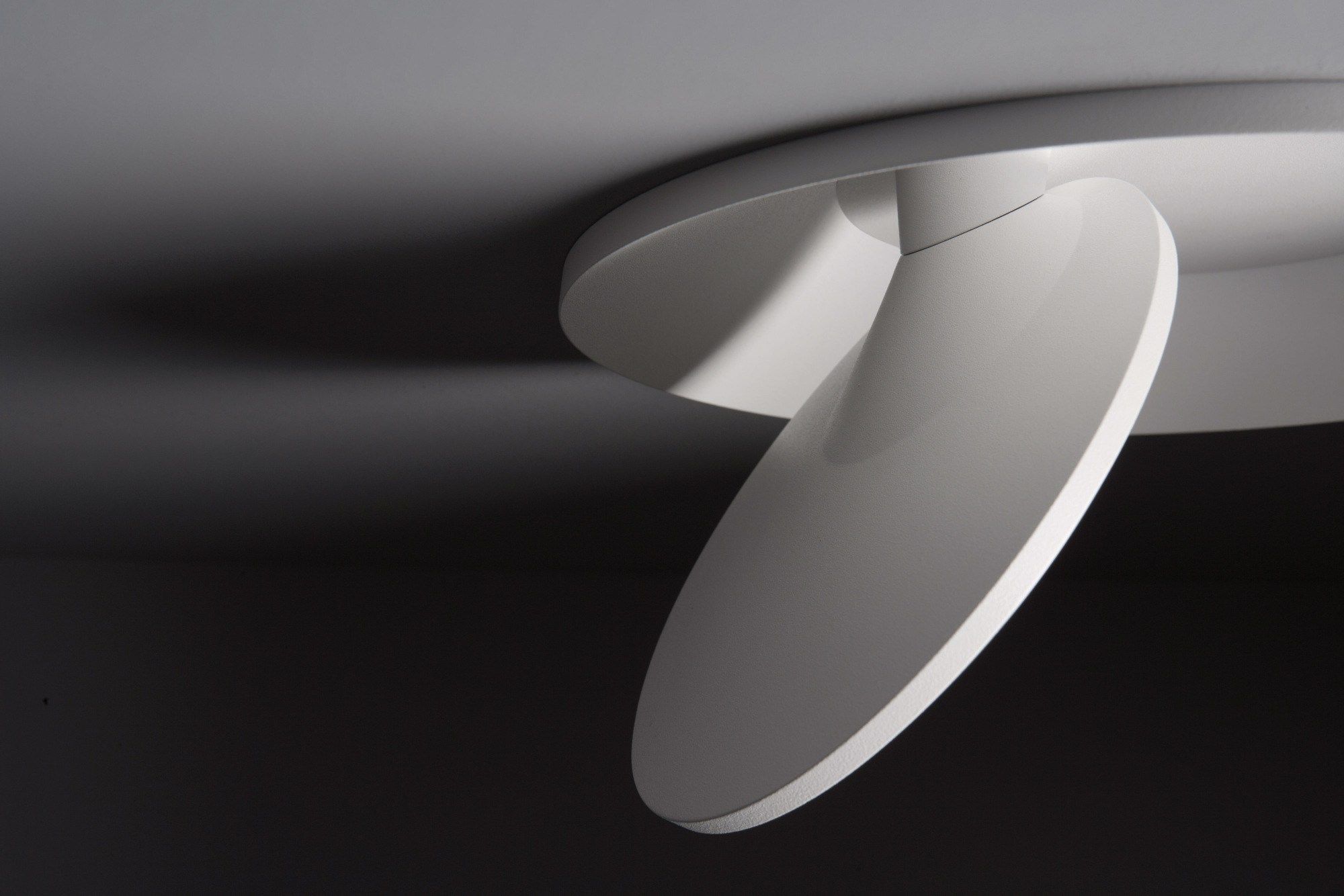 LED indirect light adjustable ceiling lamp SCOTTY By Modular Lighting ...