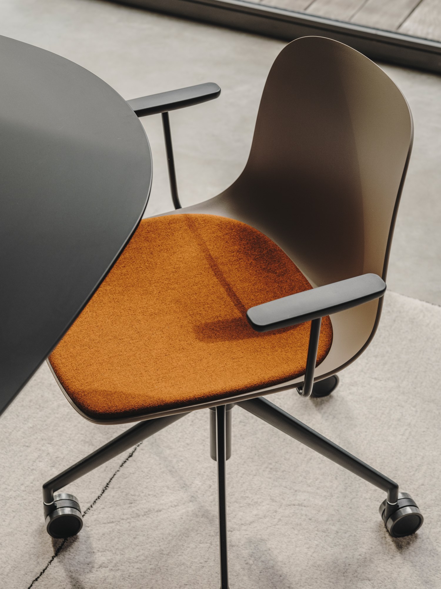 SEELA Swivel height-adjustable polypropylene chair By Lapalma | design ...