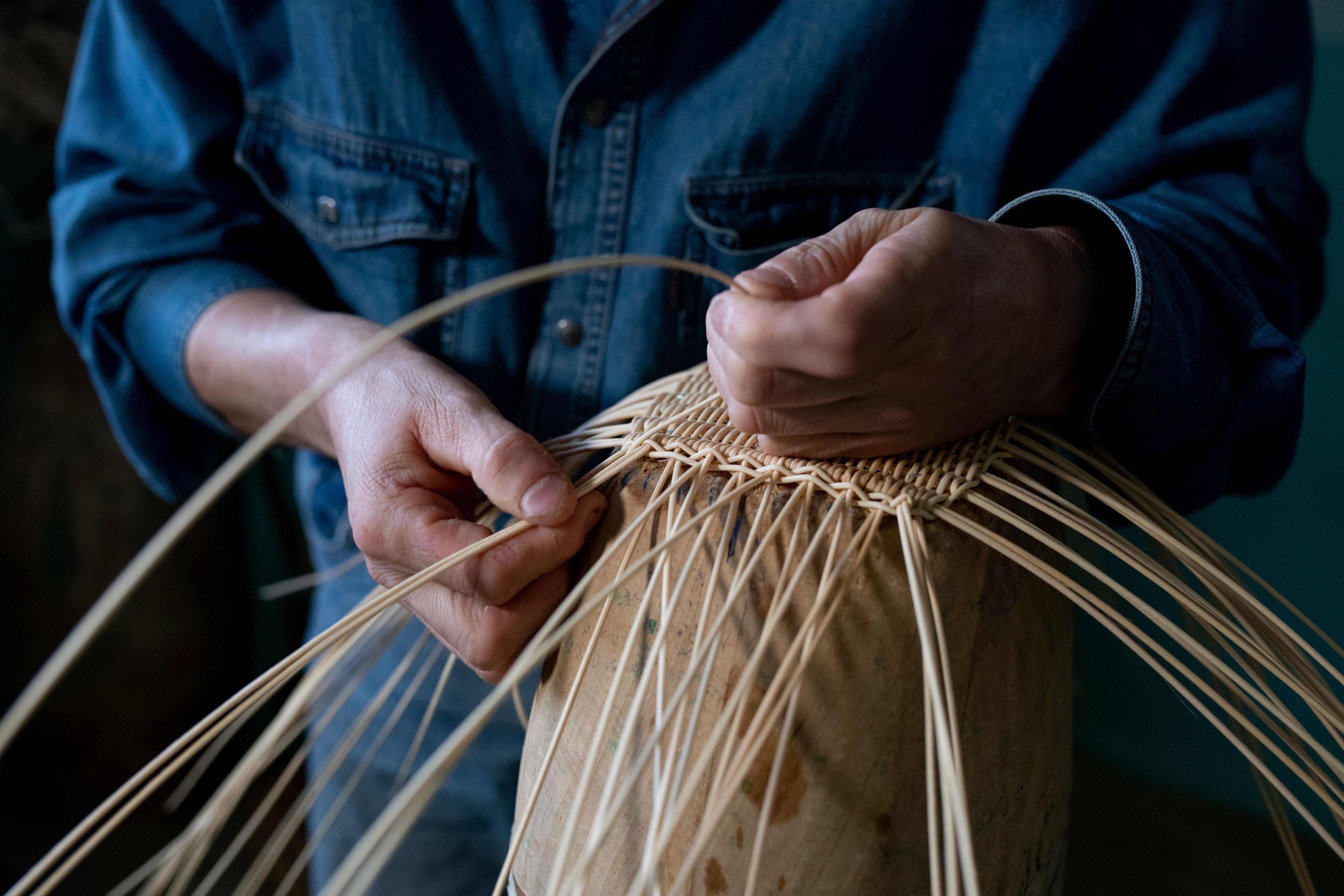 Woven wicker pendant lamp SEIA 140 By Bottega Intreccio design Maurizio ...