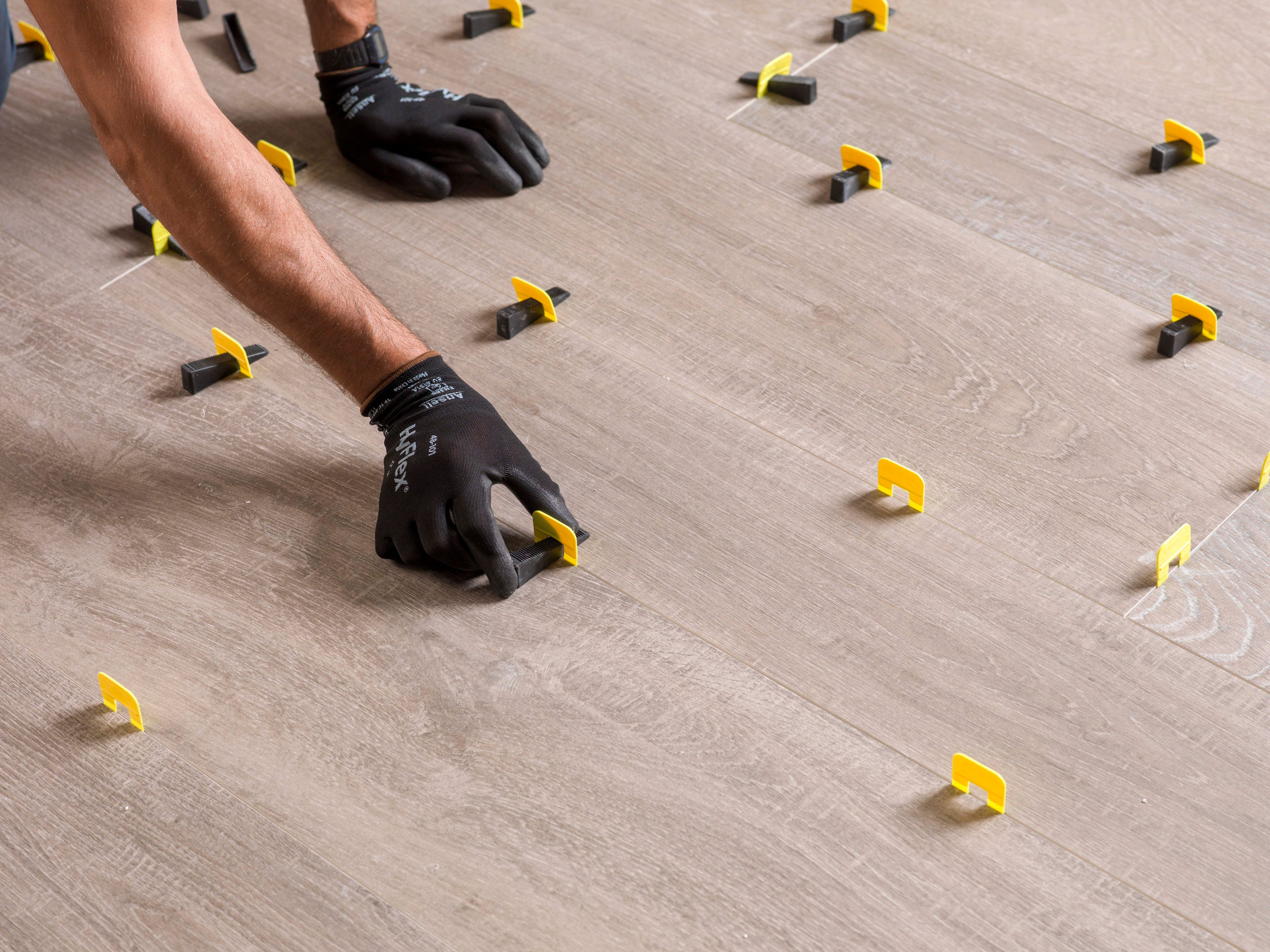 SELF-LEVELING SPACERS Flooring spacer By Porcelanosa
