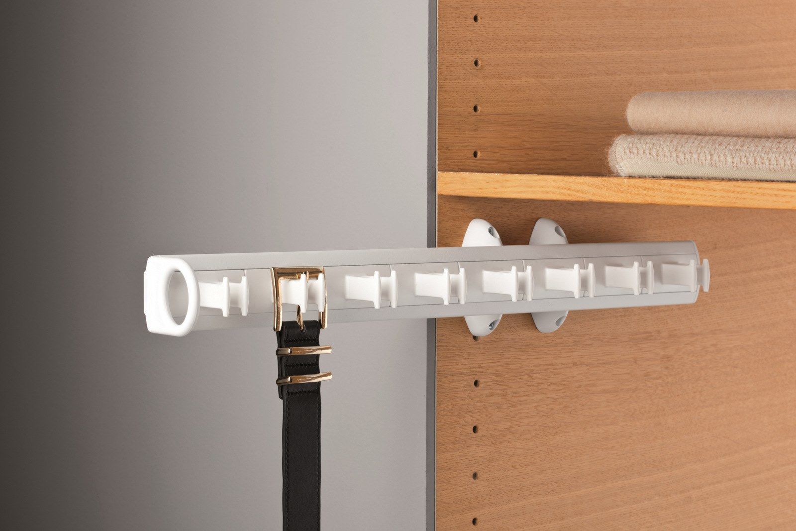 SELF SYSTEM Pull-out Belt rack By Servetto | design Paolo Nava