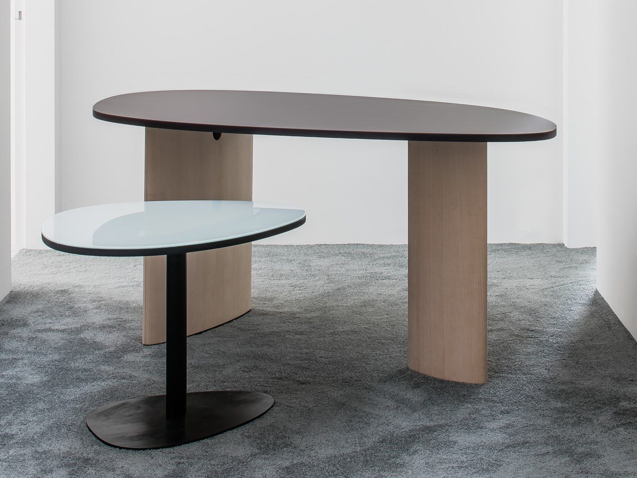 SENSES ROCK 办公桌 / 会议桌 By Bulo | design Nathalie Van Reeth