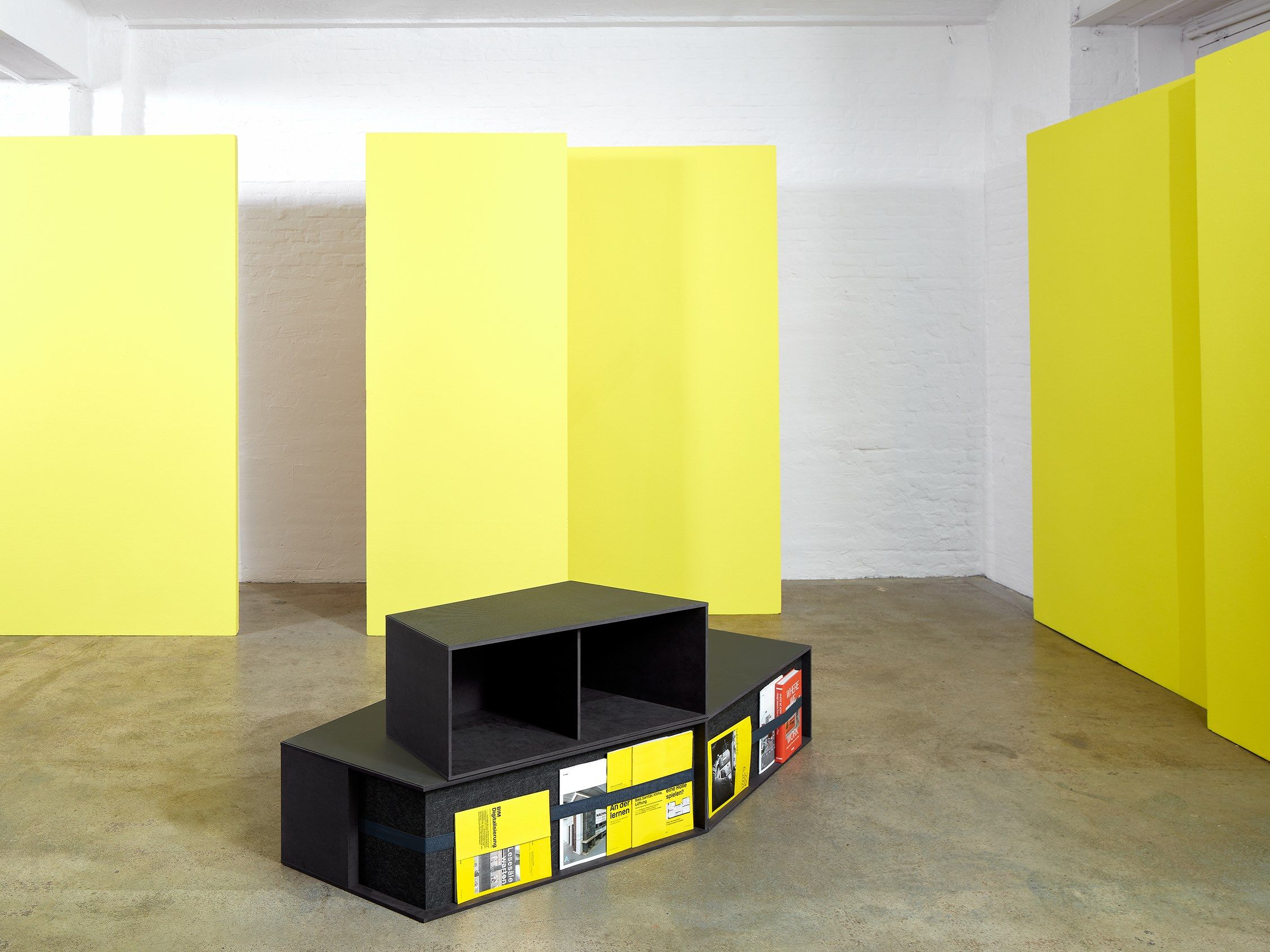 STEPUP Modular podium By werner works | design Kinzo