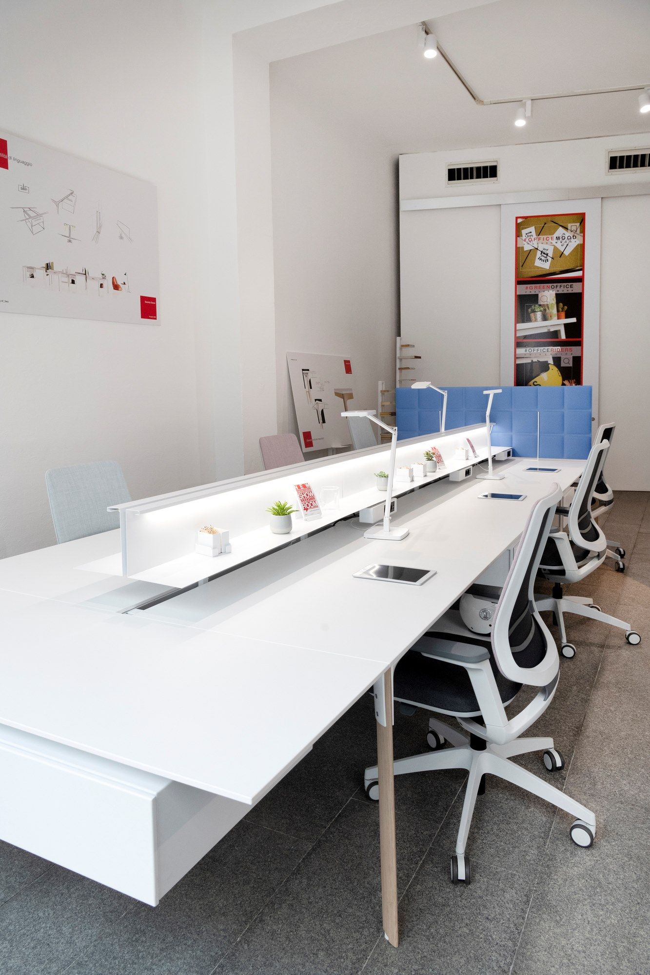 SEVENTY SEVEN Office desk with sound absorbing screens By CUF Milano