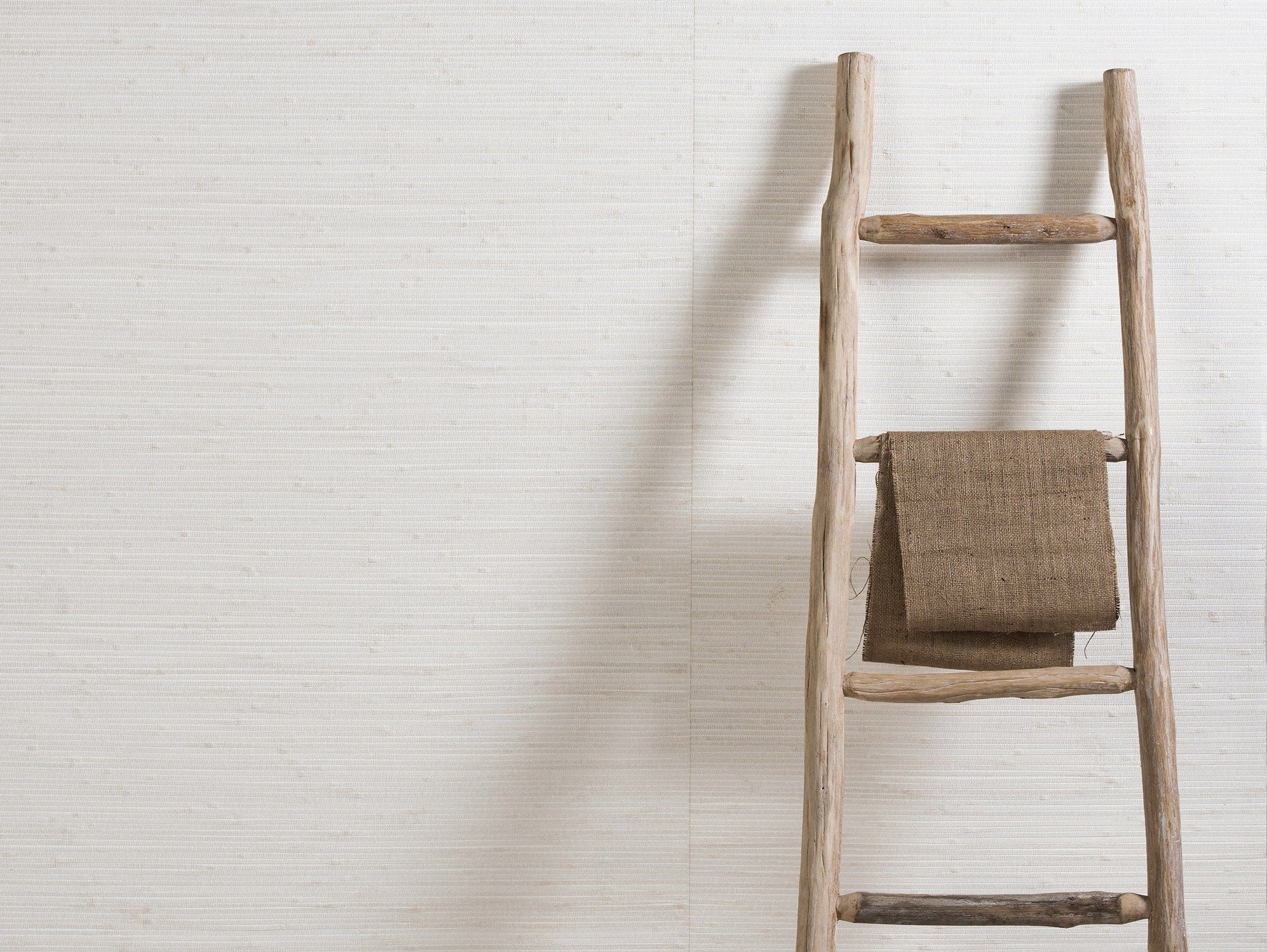 SHADES OF PALE - BAMBOO Nonwoven wallpaper By Omexco