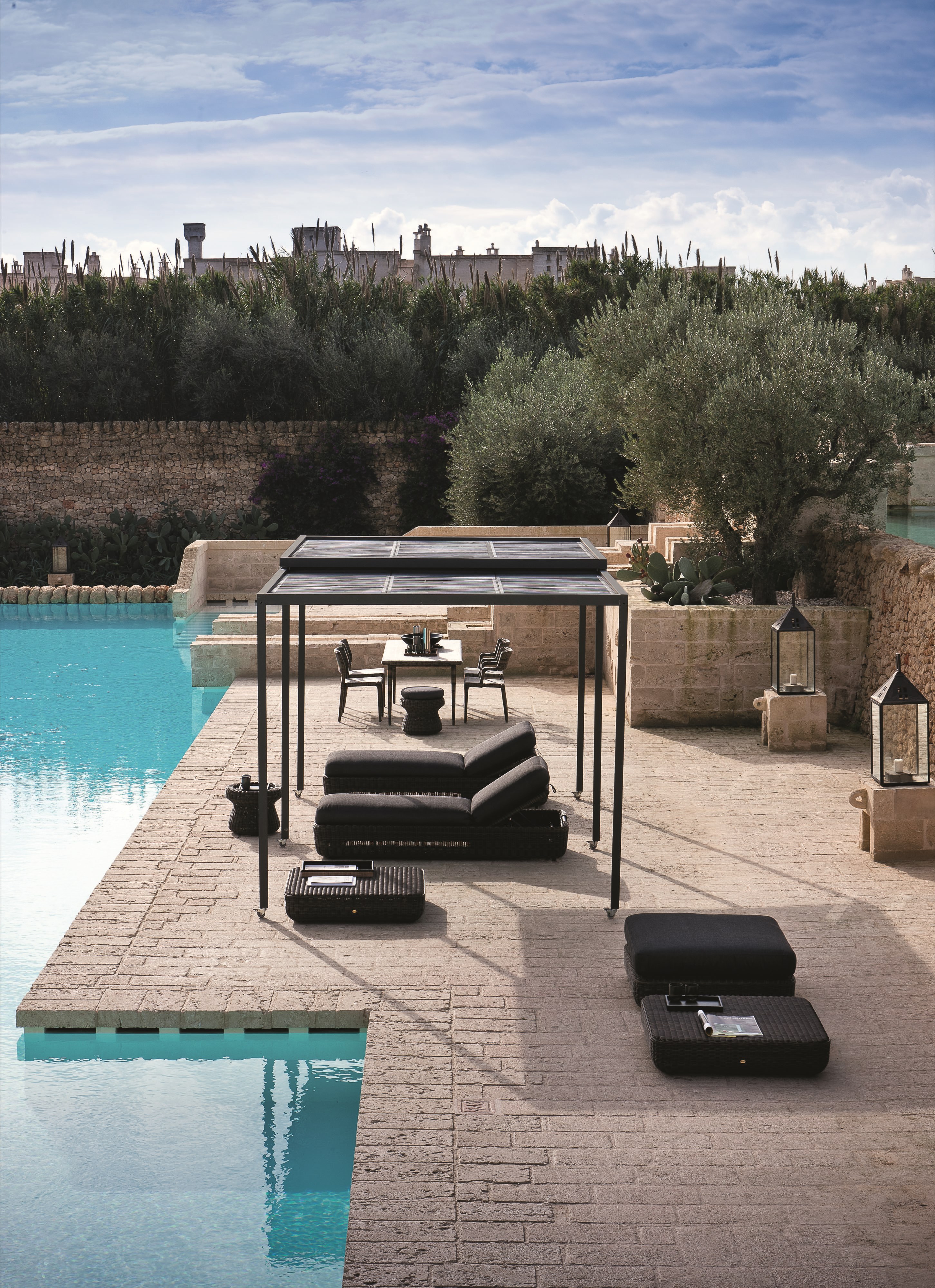 SHIBUYA Freestanding aluminium pergola By Unopiù | design Ferruccio Laviani
