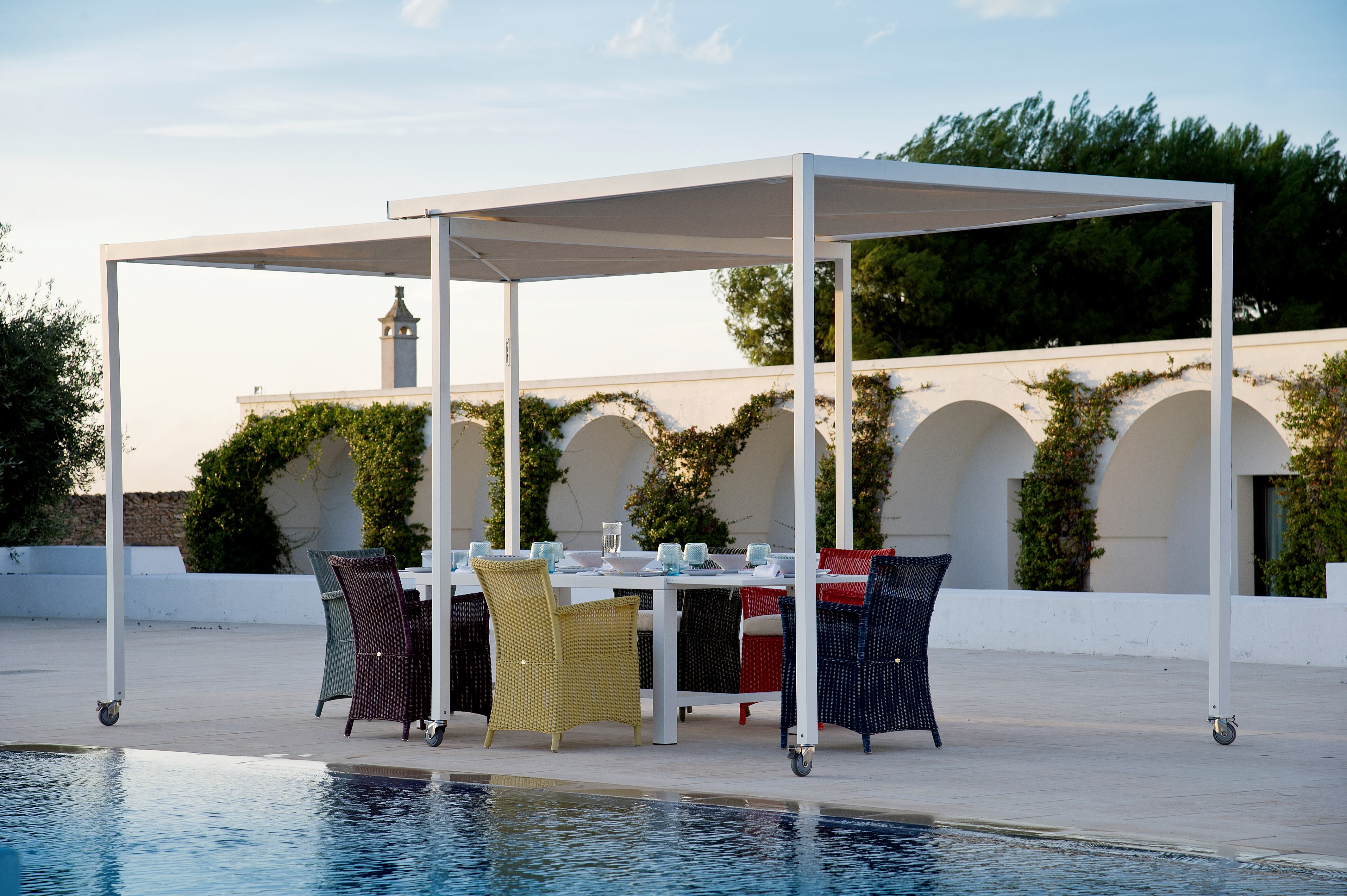 SHIBUYA Freestanding aluminium pergola By Unopiù | design Ferruccio Laviani