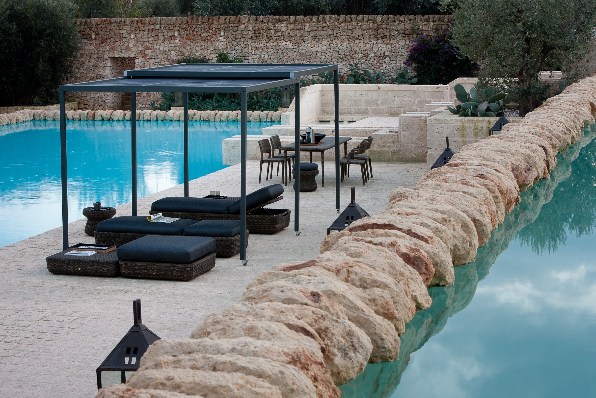 SHIBUYA Freestanding aluminium pergola By Unopiù | design Ferruccio Laviani