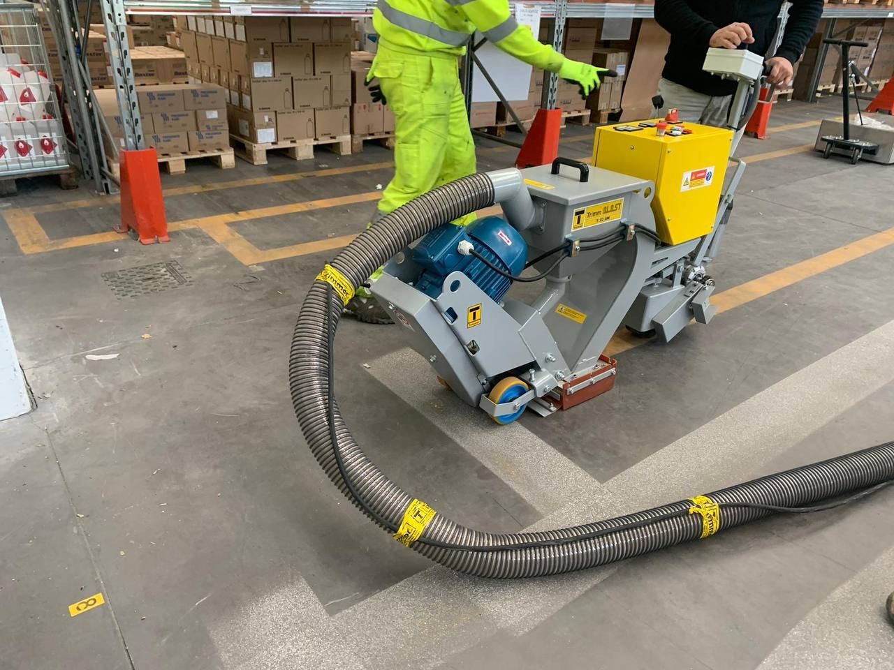 SHOT PEENING MACHINE T23 SM Sandblaster By Trimmer