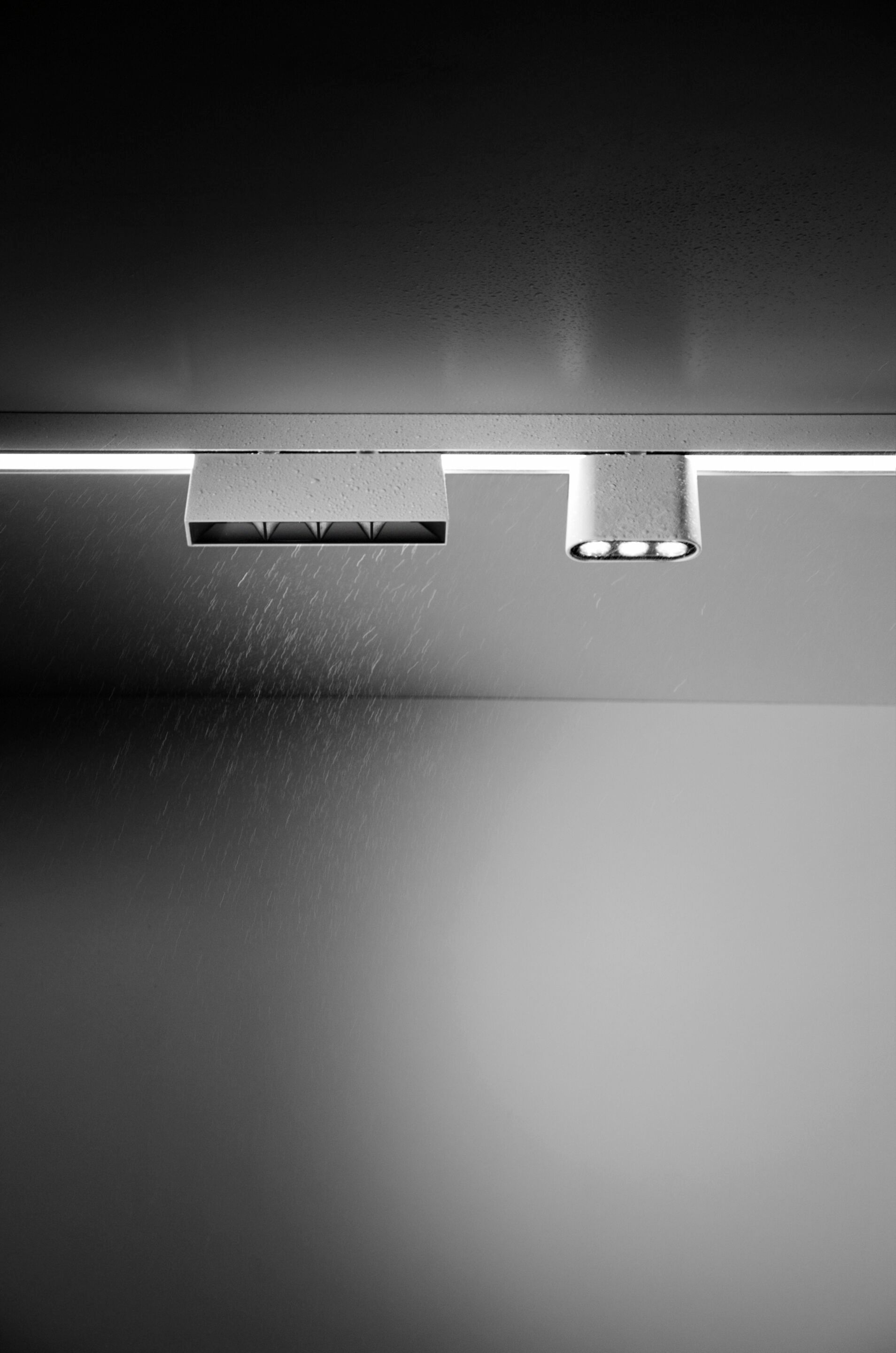 IP SYSTEM® IP54 dual power linear light system By SIMES