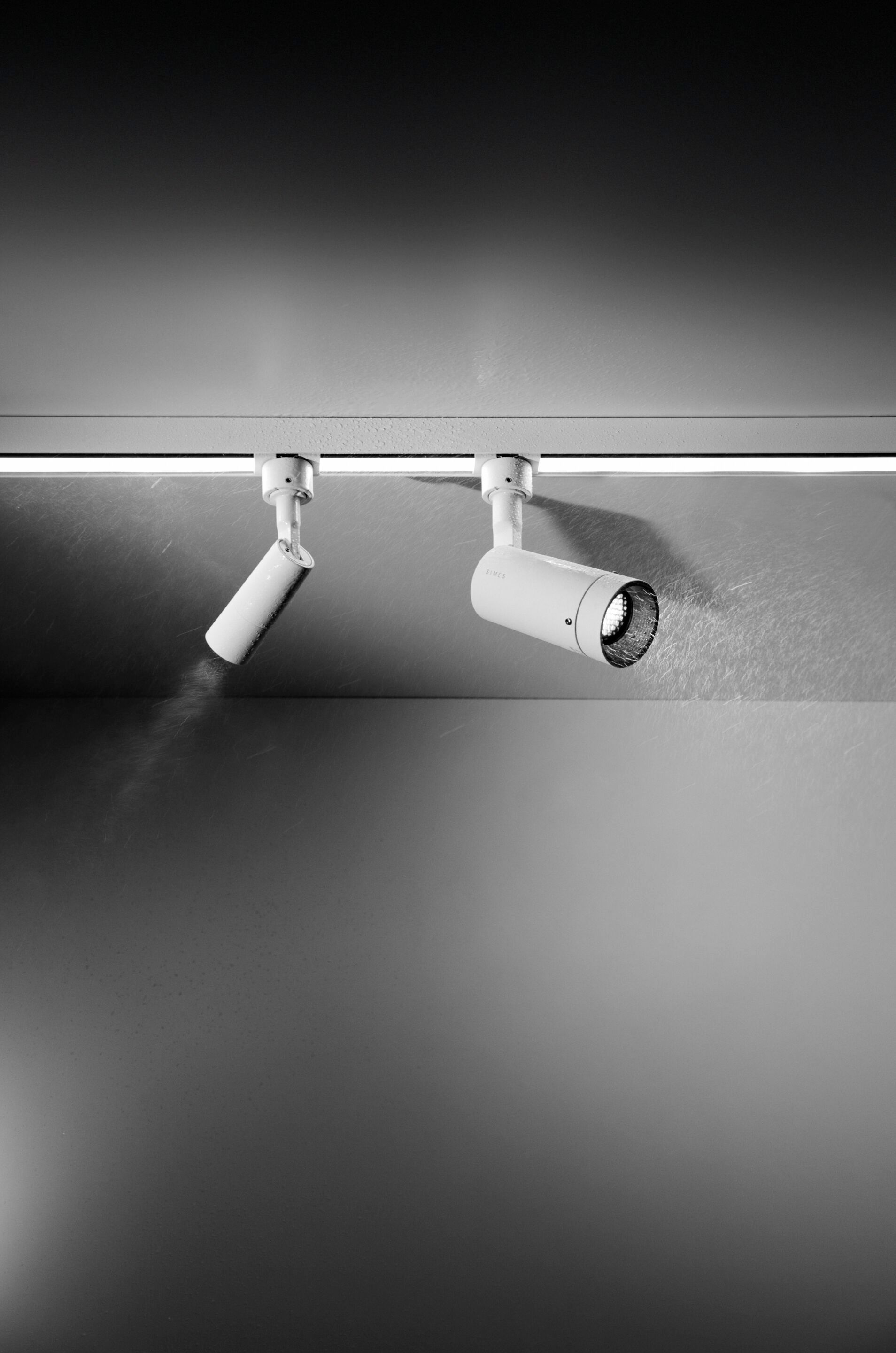 IP SYSTEM® IP54 dual power linear light system By SIMES