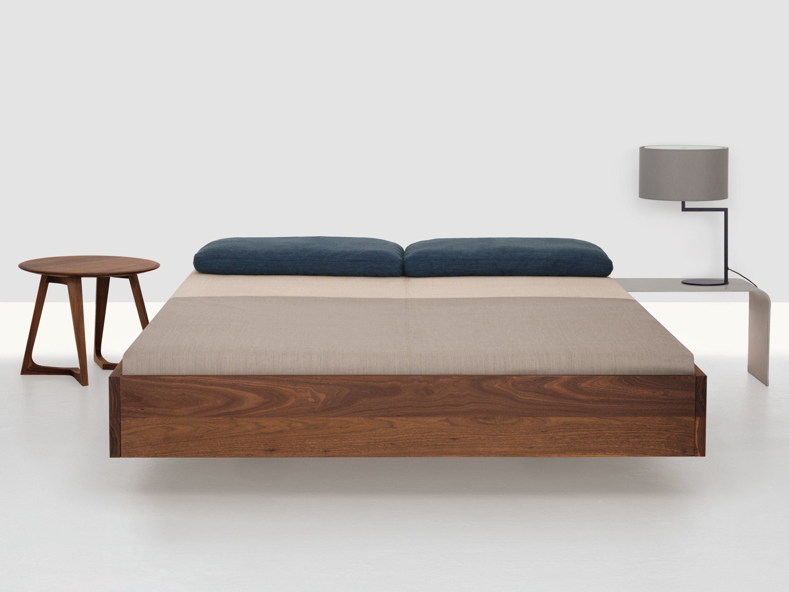 SIMPLE Solid wood double bed By ZEITRAUM | design Formstelle