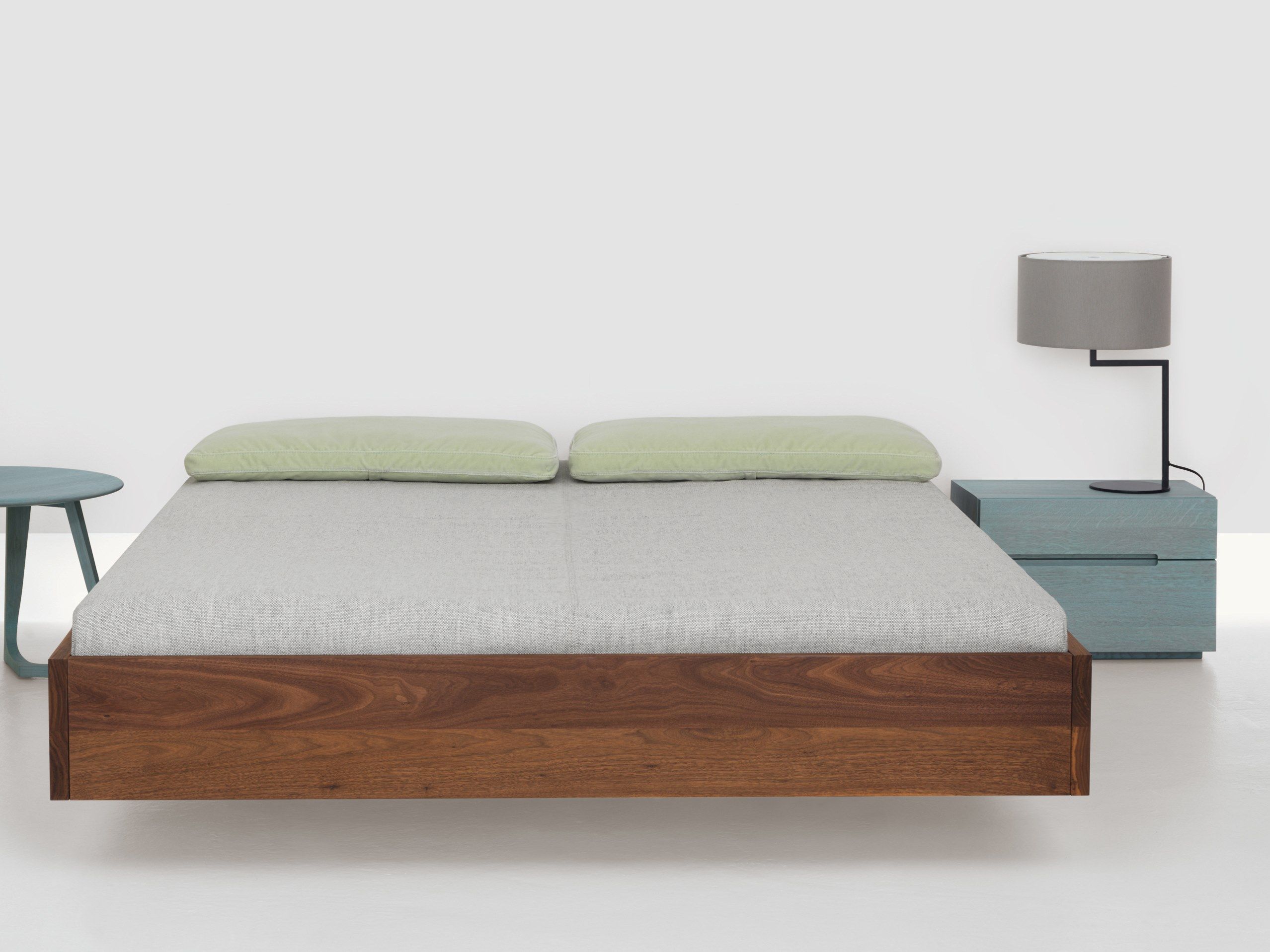 SIMPLE Solid wood double bed By ZEITRAUM | design Formstelle