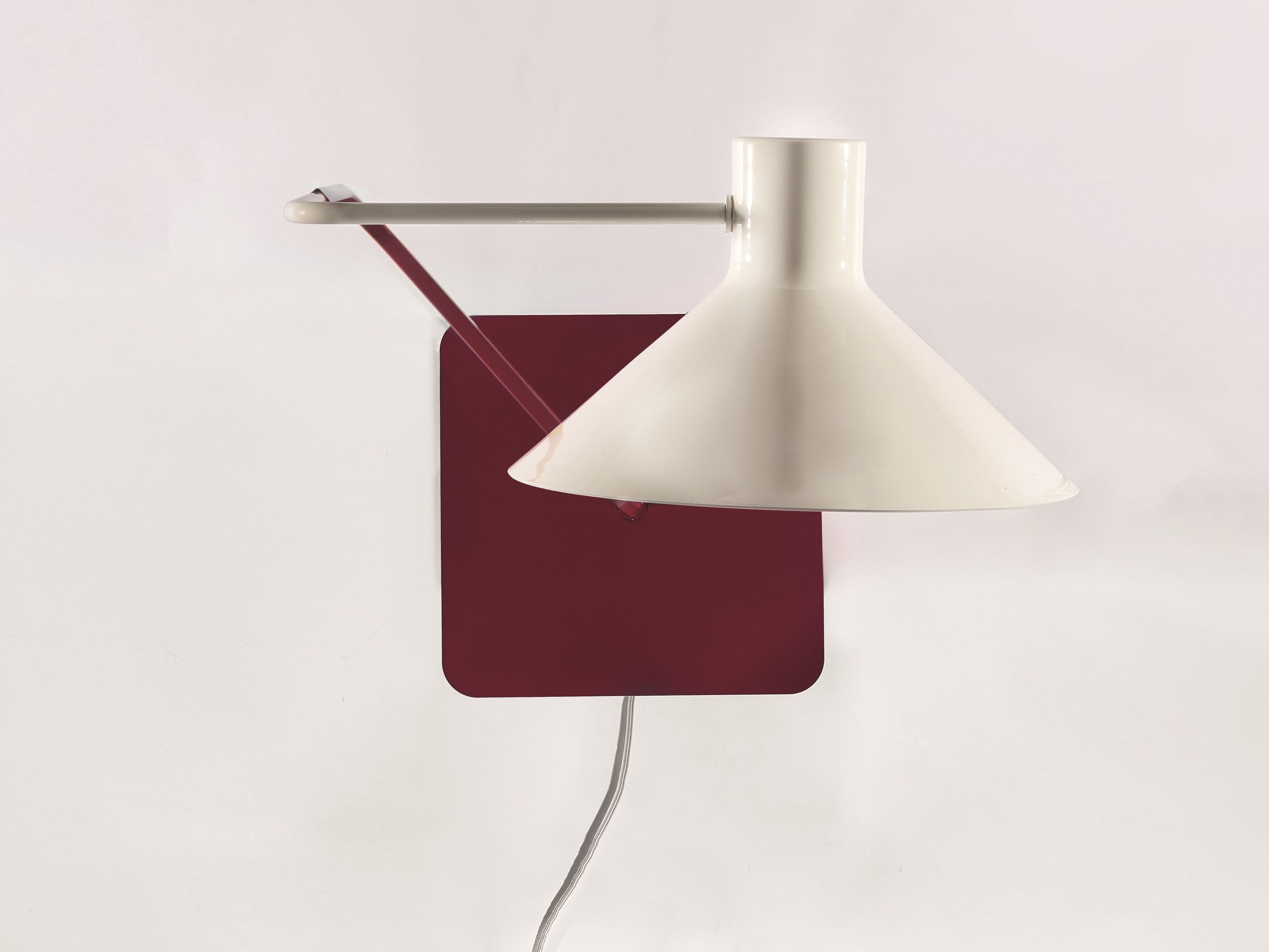 SISTER | Iron wall lamp By ZAVA