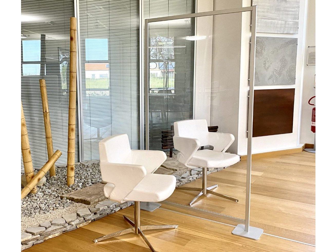 SLIM | Free standing protective barrier By STUDIO T