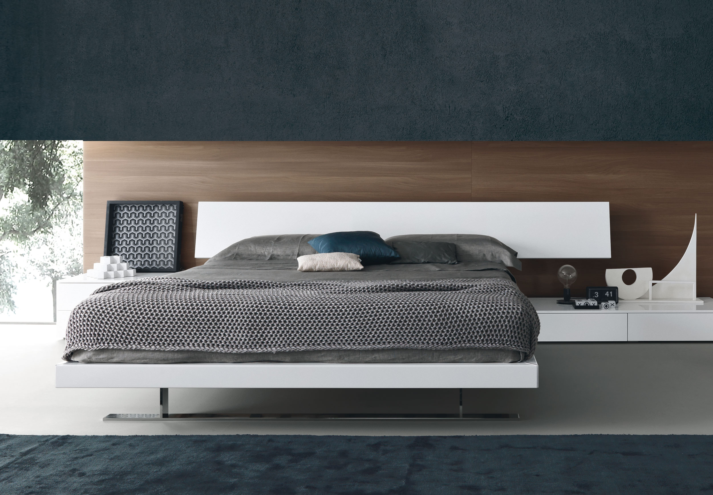 Lacquered wooden double bed SLIM By MisuraEmme design Mauro Lipparini
