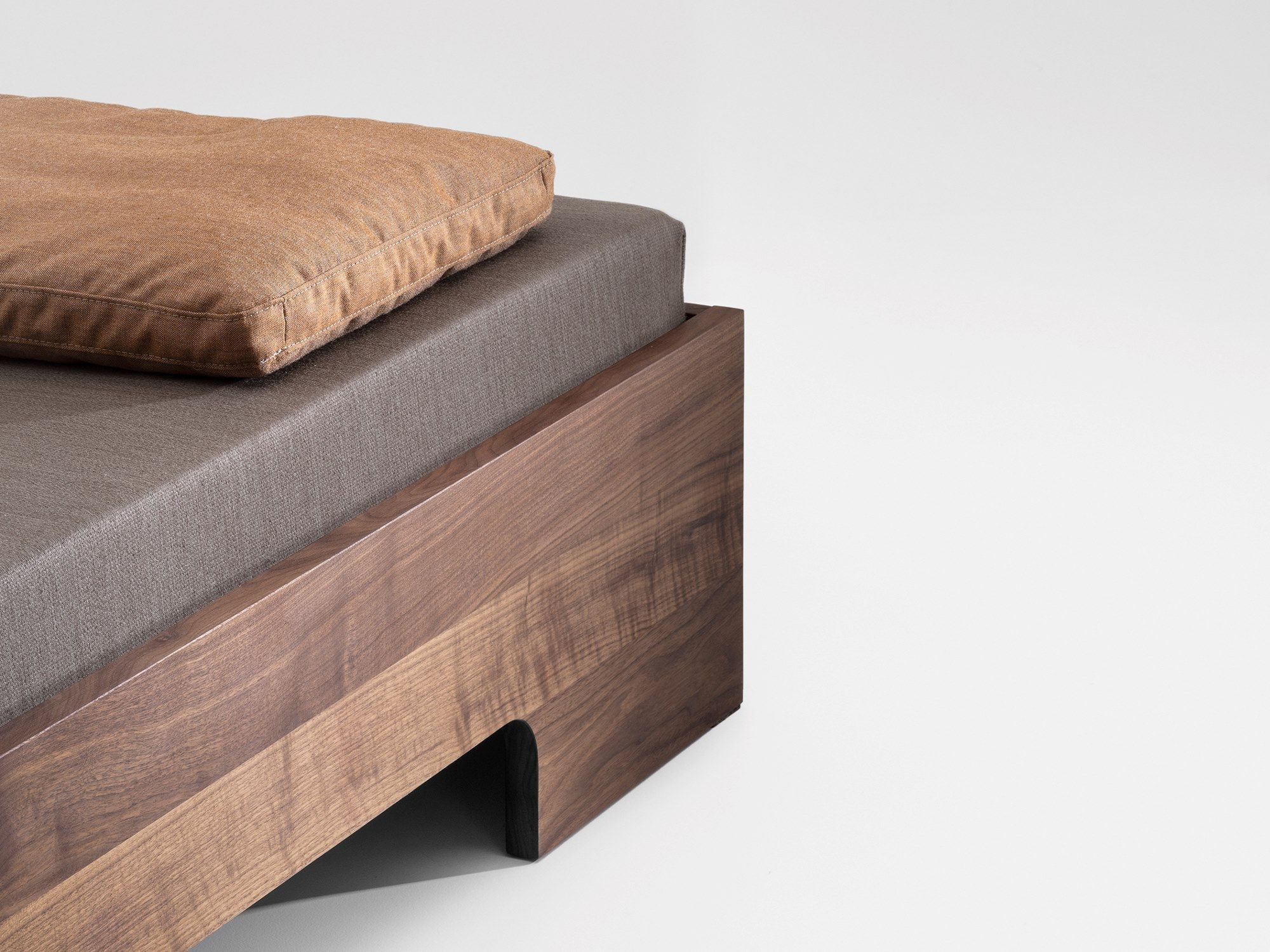 Solid wood double bed SNOOZE By ZEITRAUM design Formstelle