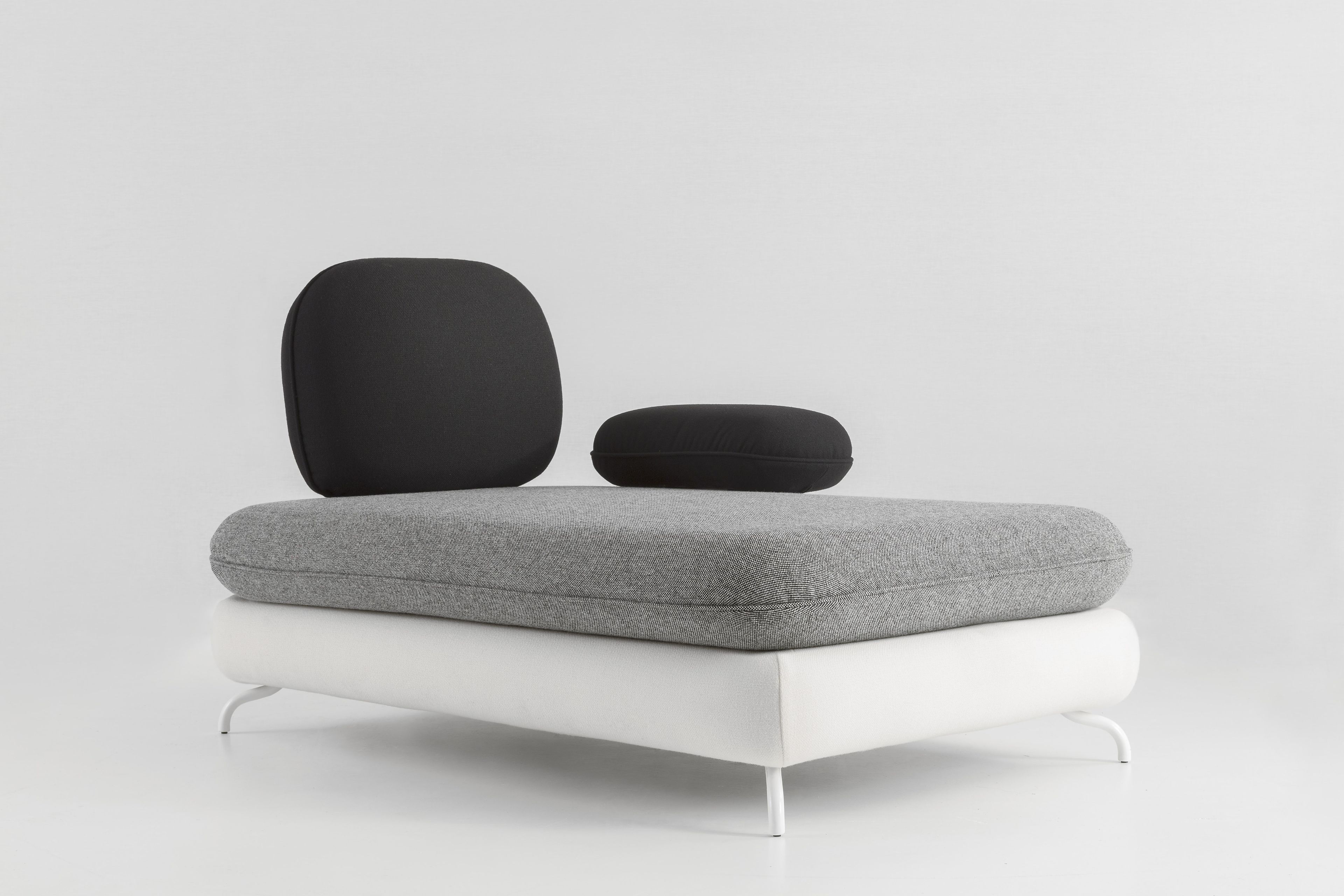FORME Fabric day bed By Matrix International | design DIDA