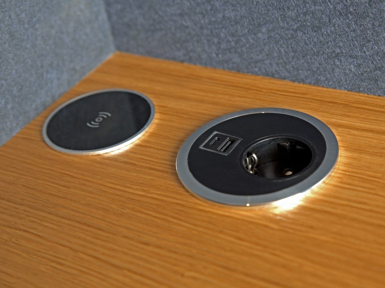 Fully equipped phone booth SOHO By Meavo