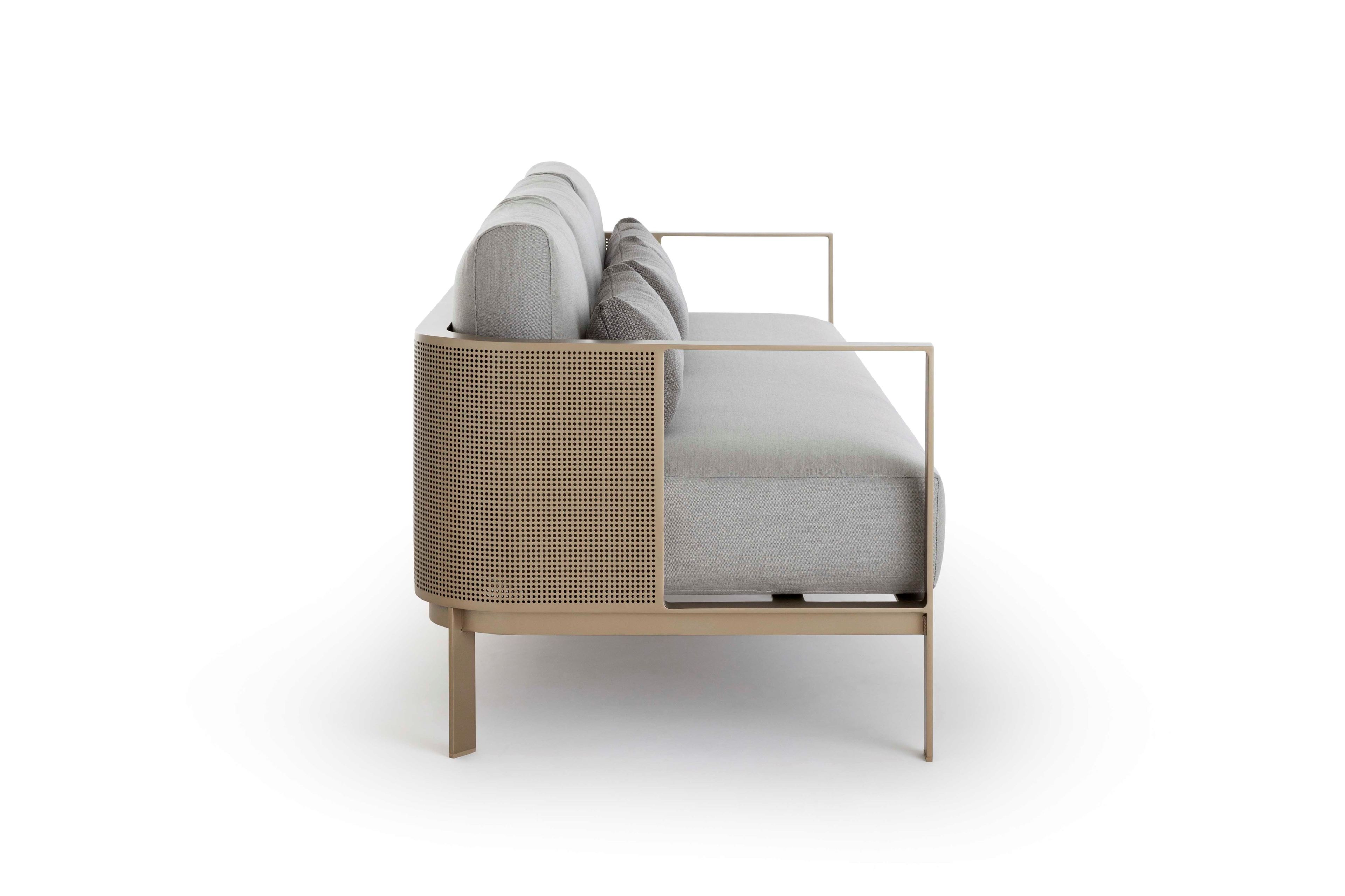 SOLANAS | 3 seater garden sofa By GANDIABLASCO design Daniel Germani
