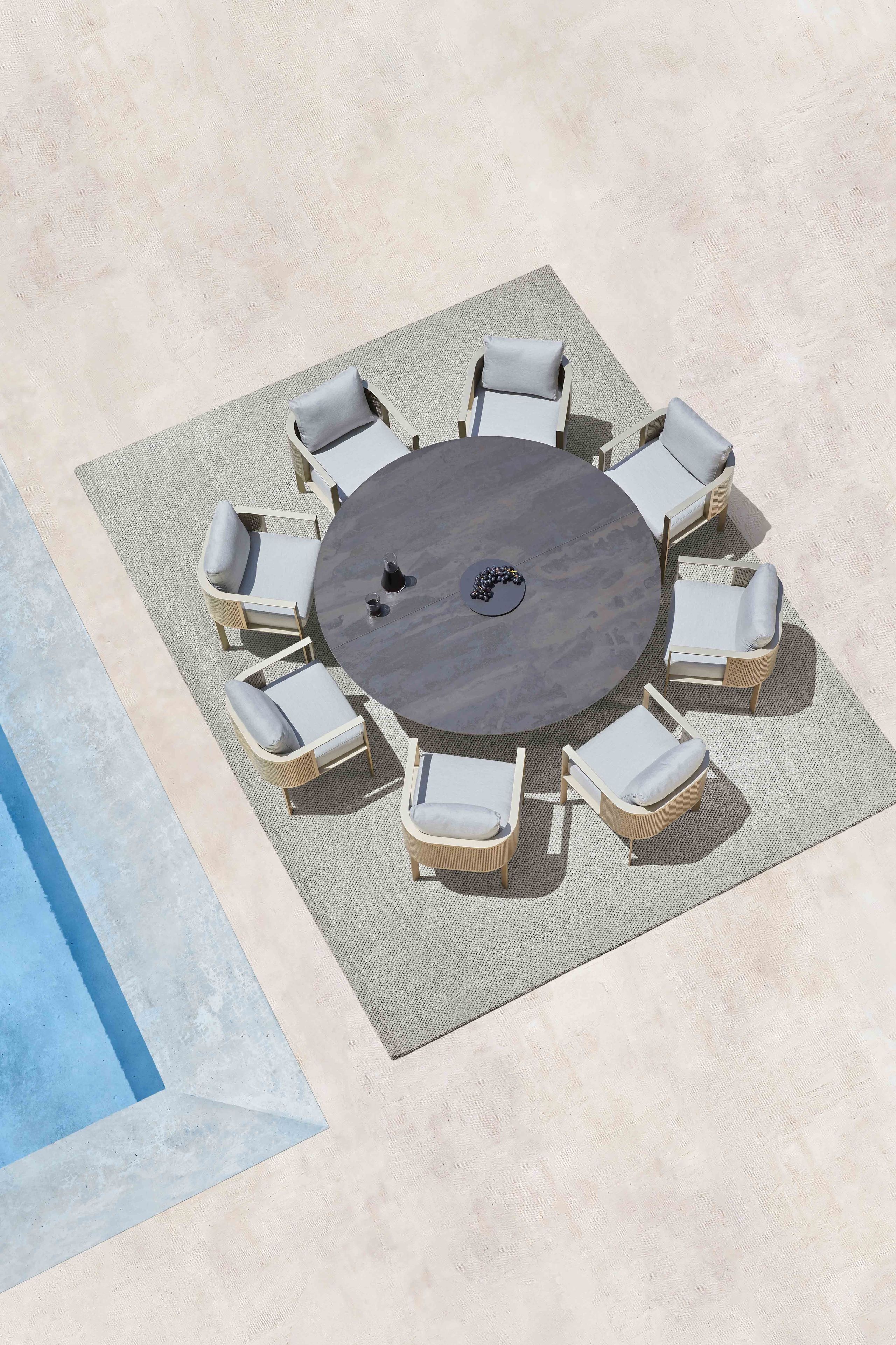 SOLANAS Table By GANDIABLASCO | design Daniel Germani