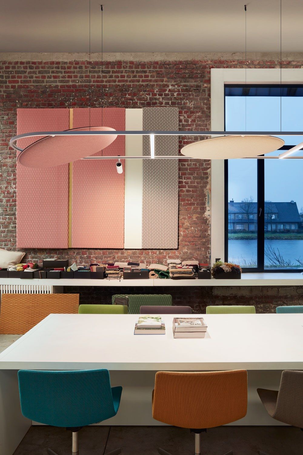 LED track-Light SOLI By Delta Light design UNStudio