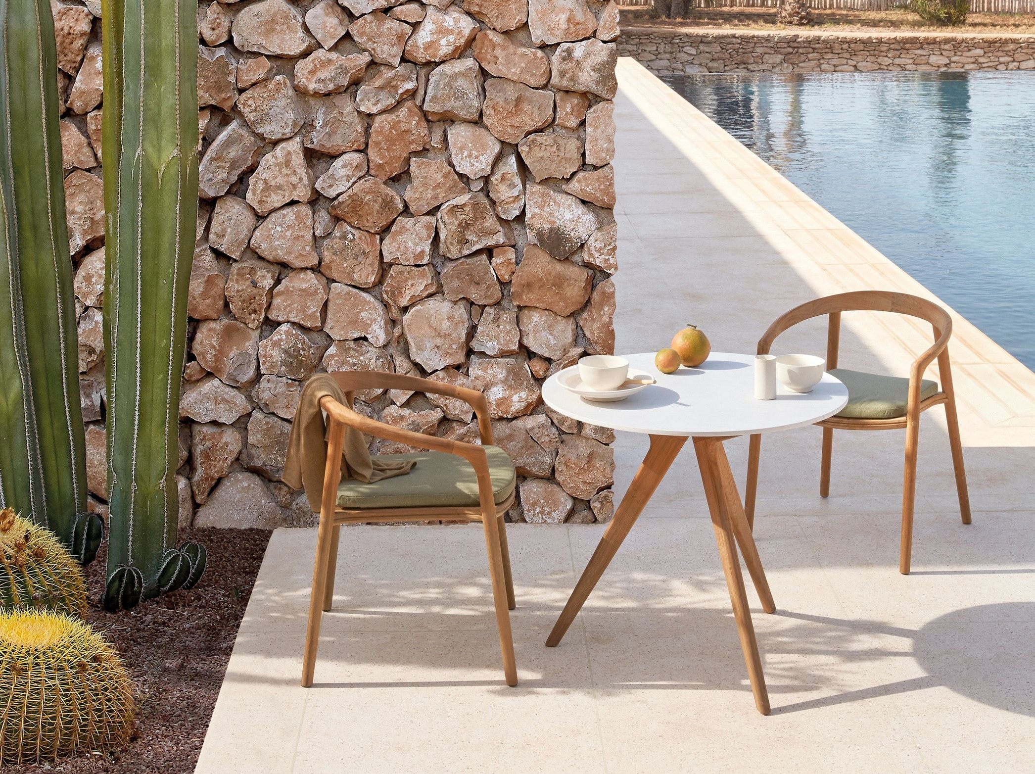 SOLID | Chair By MANUTTI design Lionel Doyen