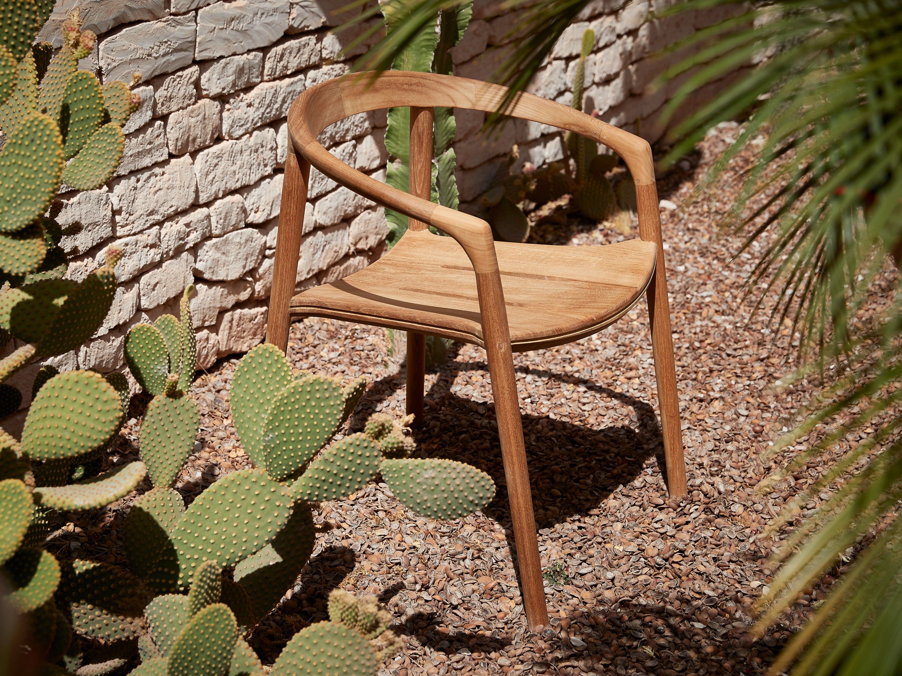 SOLID | Chair By MANUTTI design Lionel Doyen