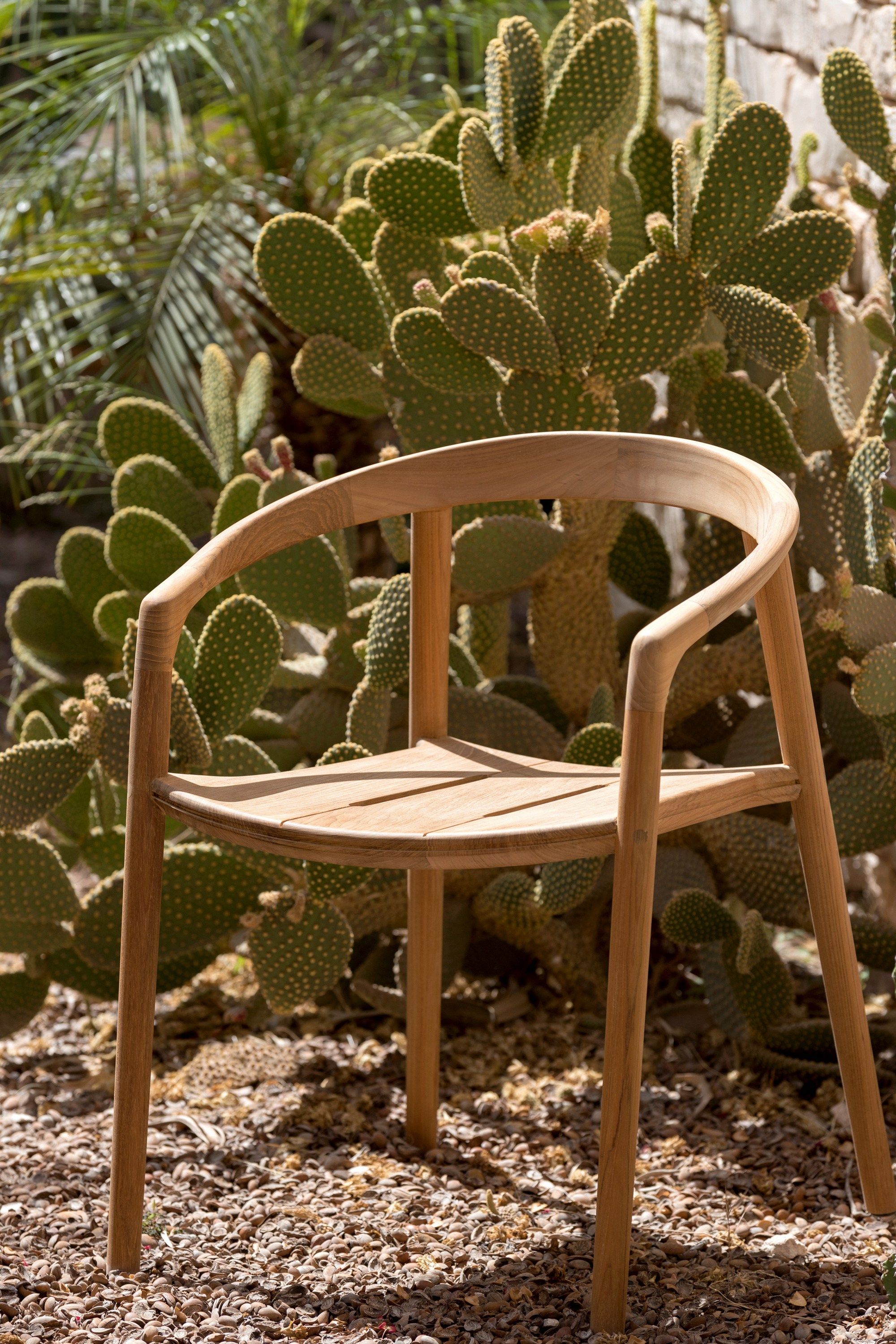 SOLID | Chair By MANUTTI design Lionel Doyen