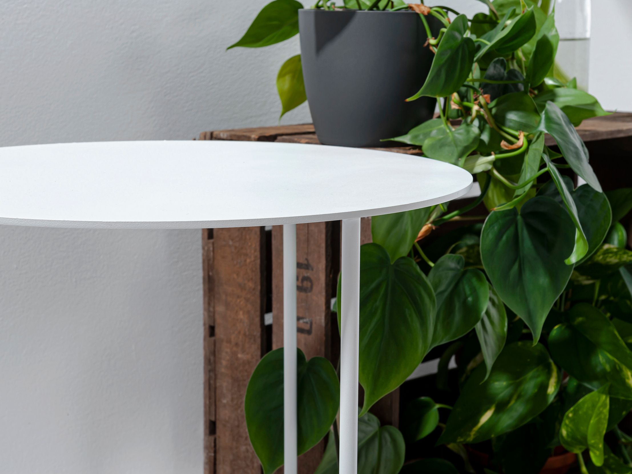 Round steel sheet side table SOLID SIDE TABLE #03 By weld & co
