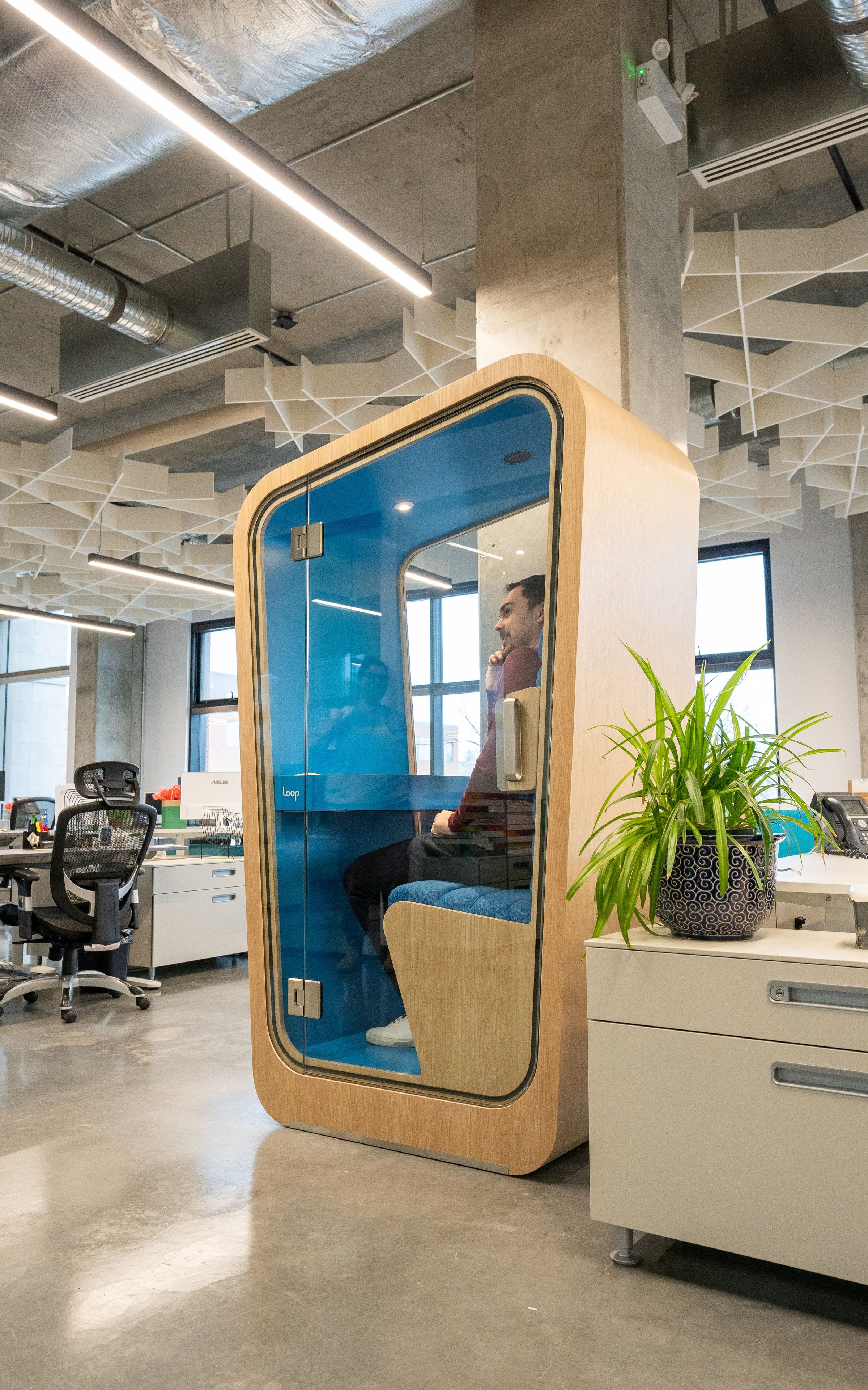 Office booth SOLO By Loop Phone Booths design Onetwosix