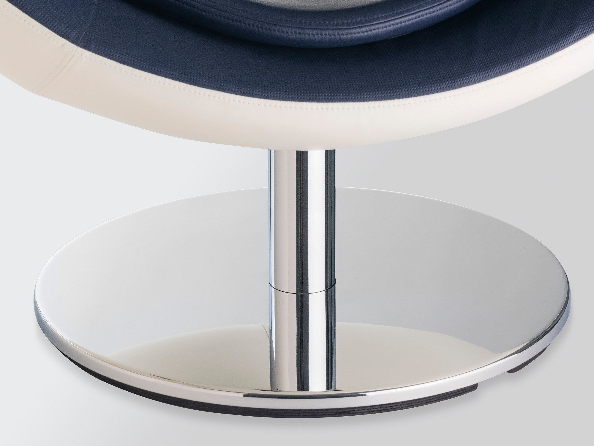 SONIC CHAIR - FIRST CLASS Acoustic armchair with iPad By Sonic chair ...