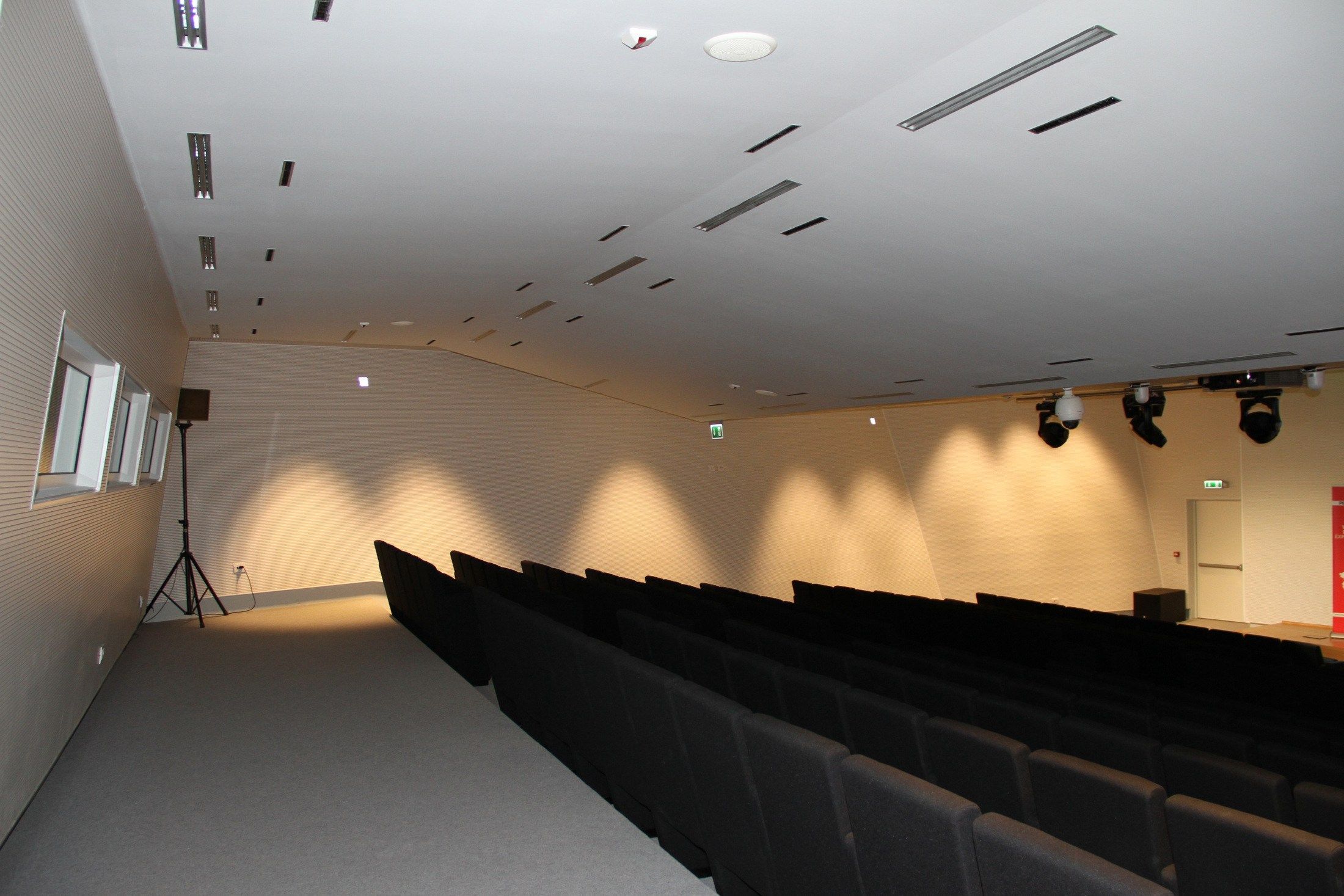 SOUNDLESS | Wall tiles By ITP